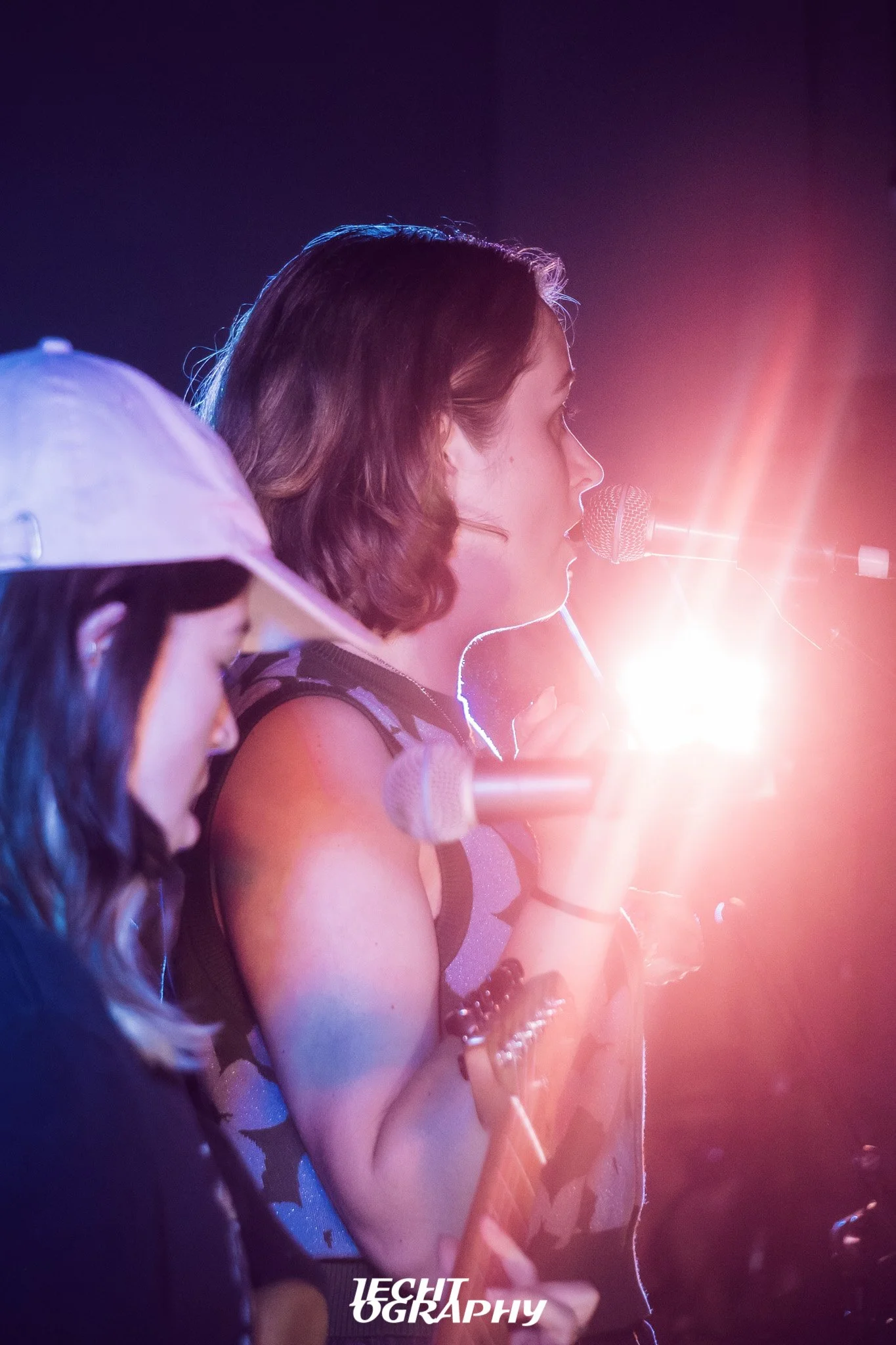 Sureboy plays Waihi Beach Hotel - Summer In Waihi — Jechtography