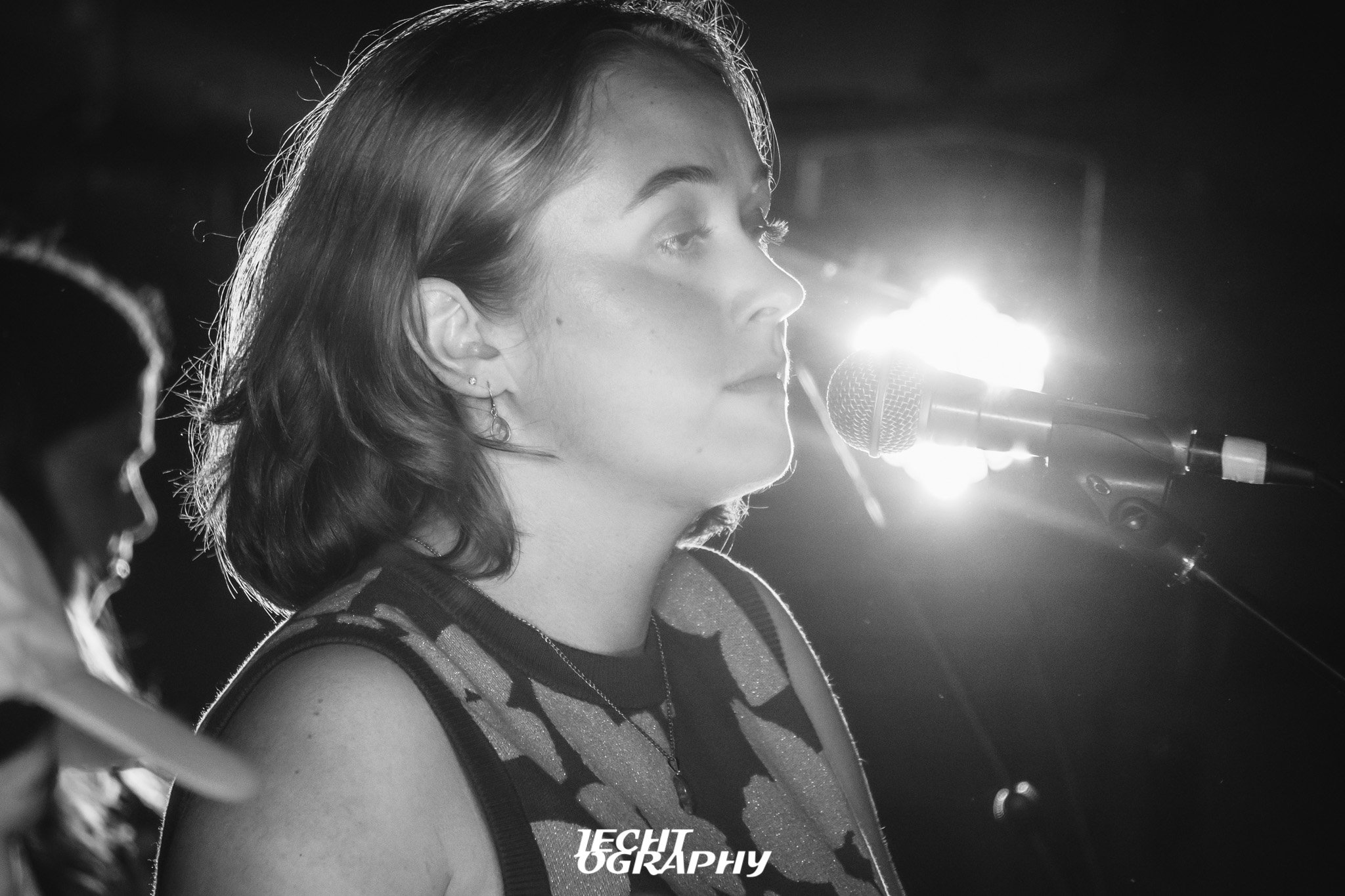 Sureboy plays Waihi Beach Hotel - Summer In Waihi — Jechtography