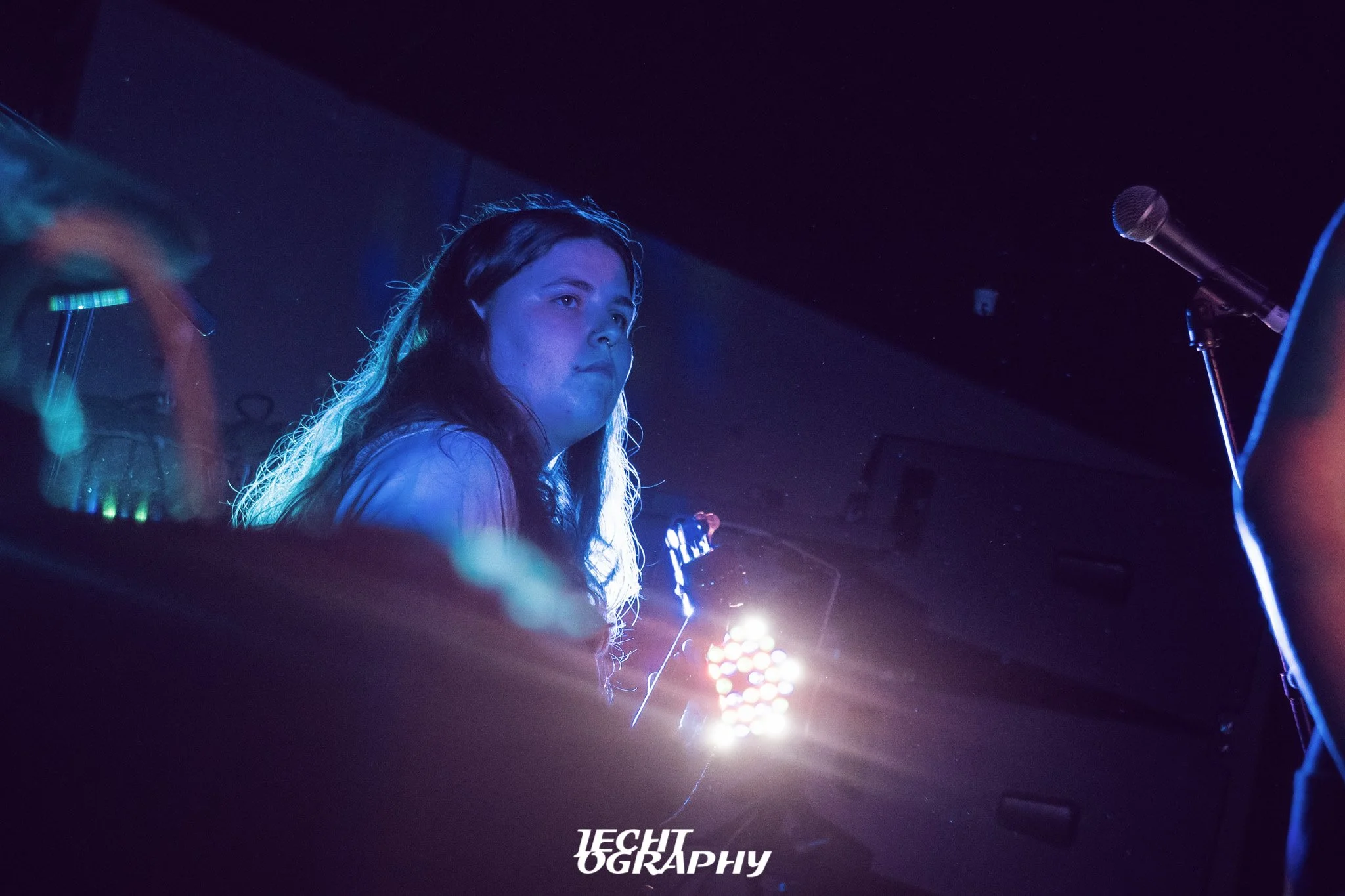 Sureboy plays Waihi Beach Hotel - Summer In Waihi — Jechtography