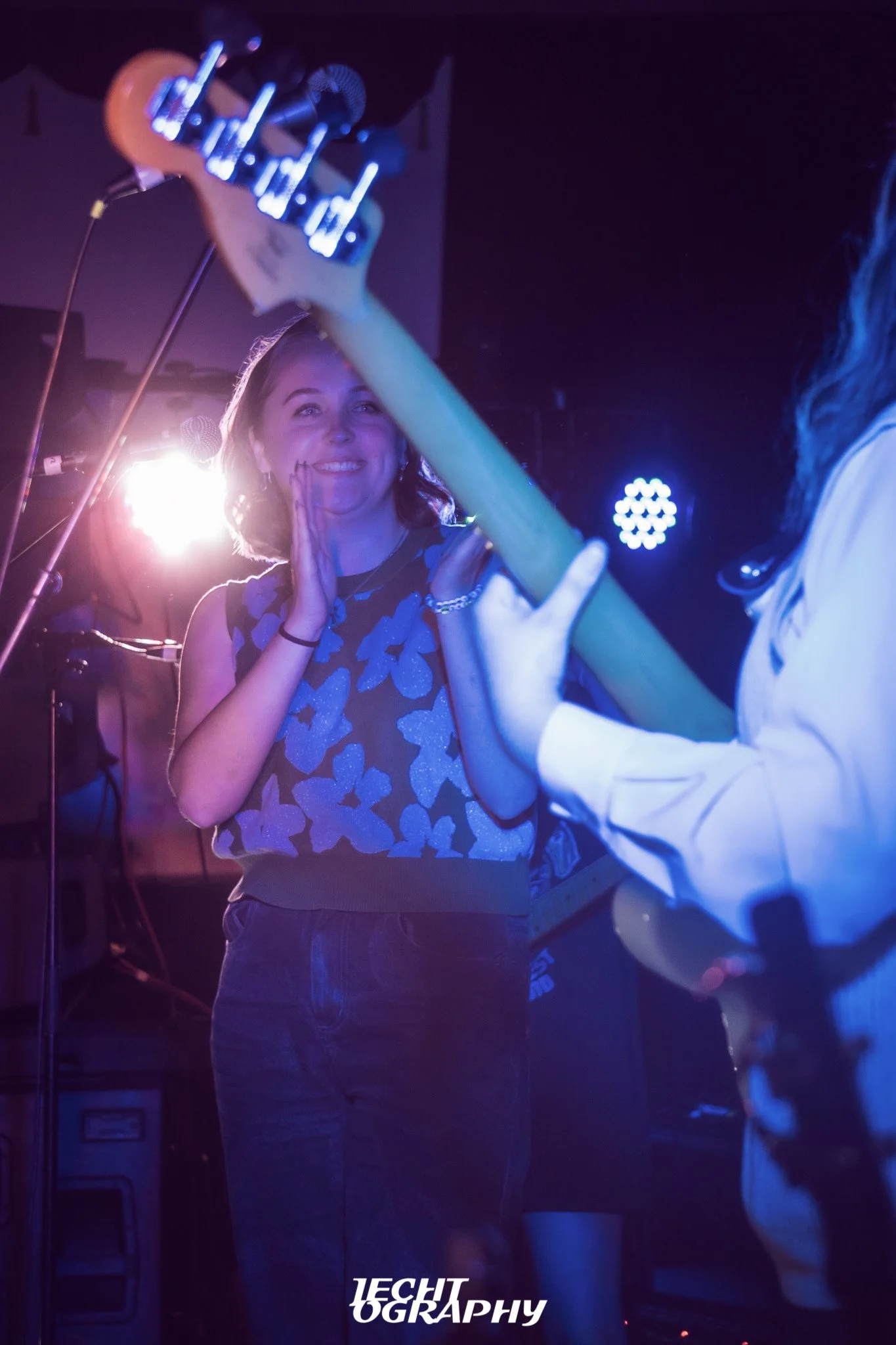 Sureboy plays Waihi Beach Hotel - Summer In Waihi — Jechtography