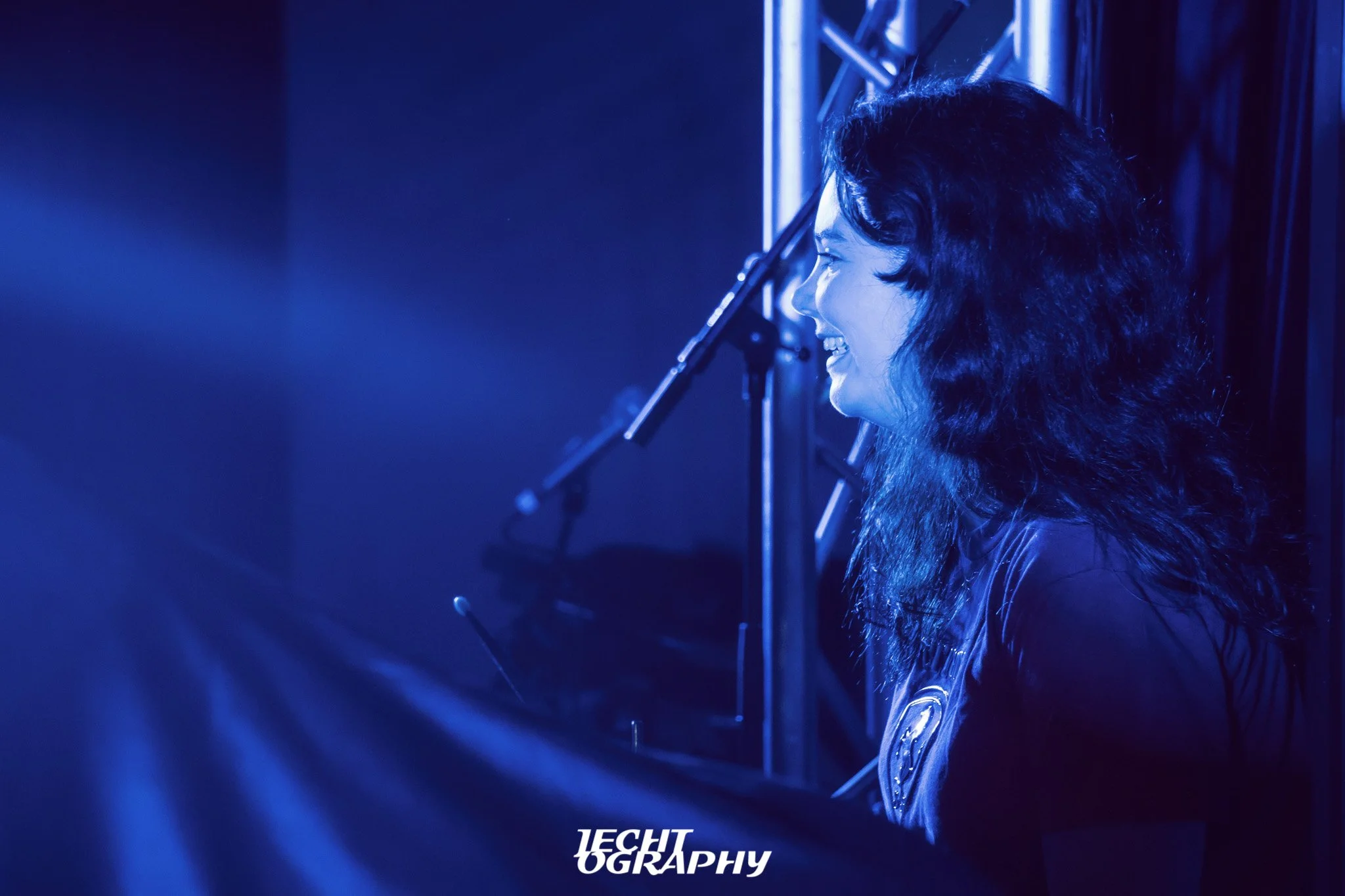 Sureboy plays Waihi Beach Hotel - Summer In Waihi — Jechtography