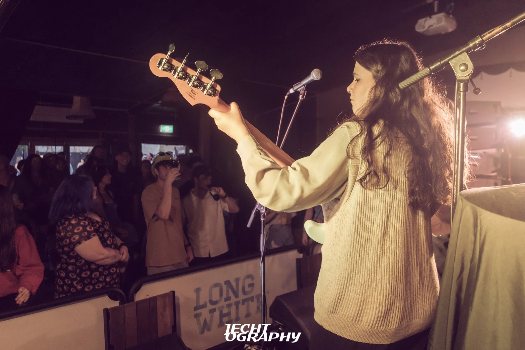 Sureboy plays Waihi Beach Hotel - Summer In Waihi — Jechtography