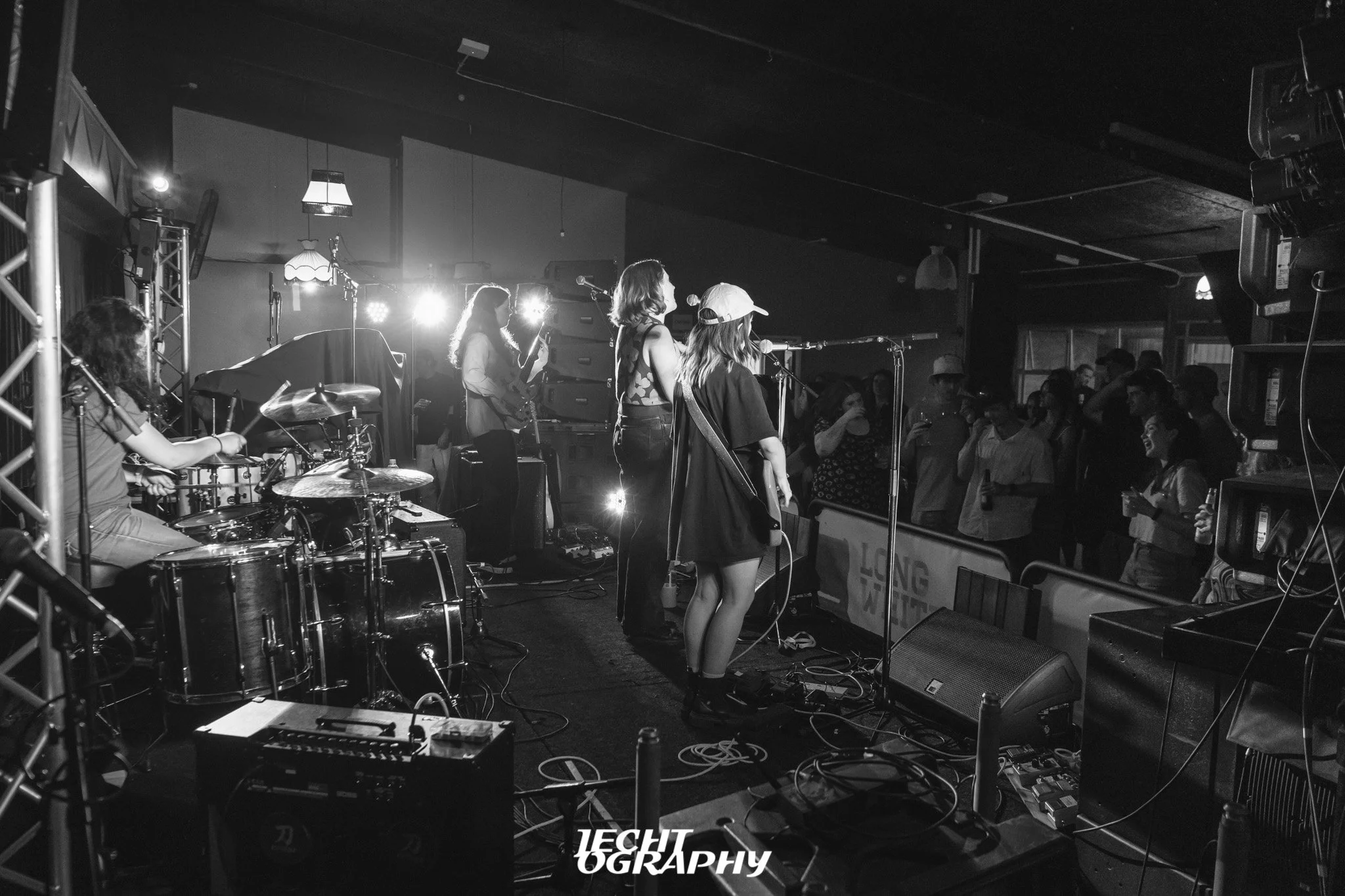 Sureboy plays Waihi Beach Hotel - Summer In Waihi — Jechtography