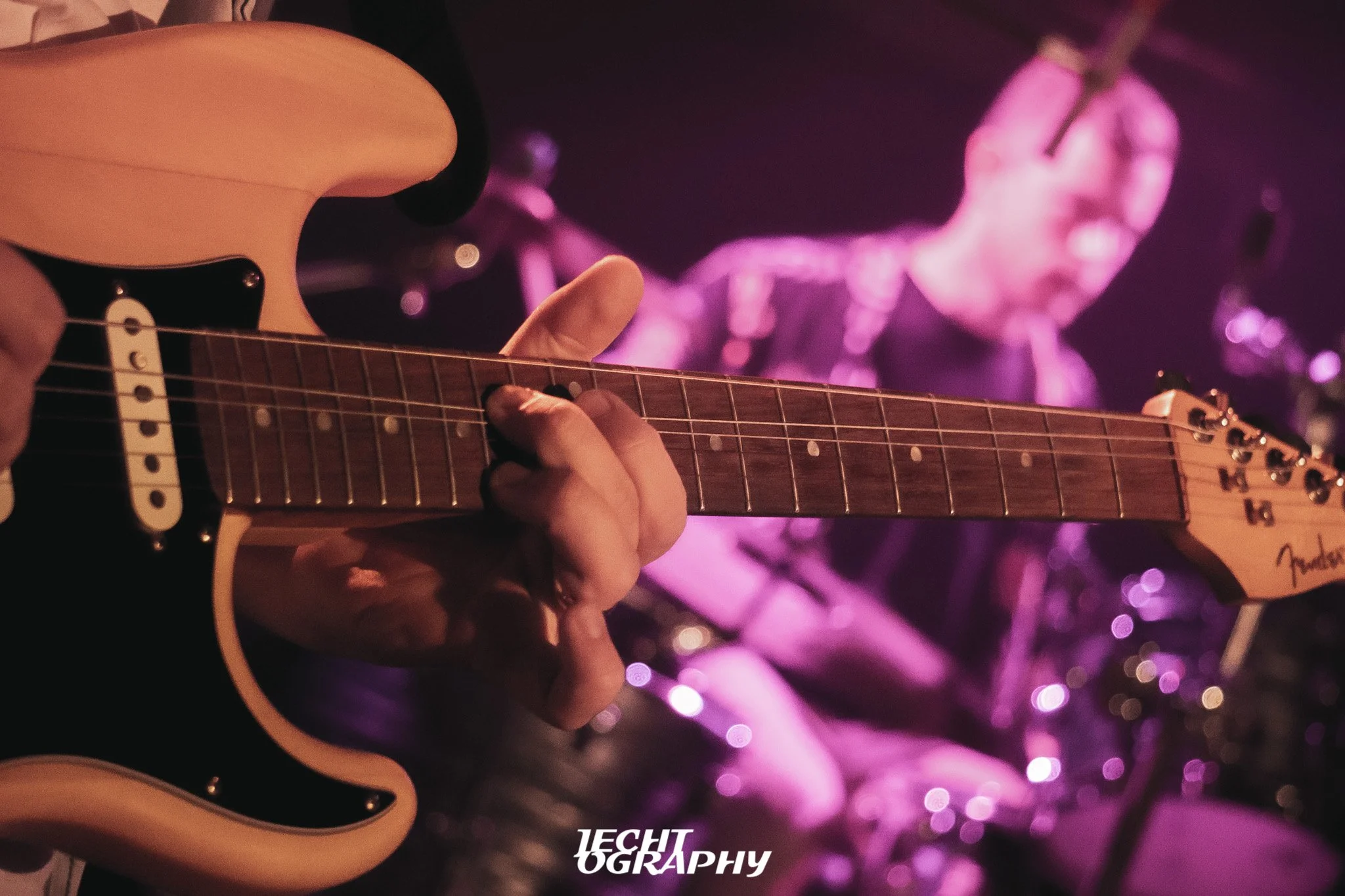 Bush Lawyer plays Valhalla - Dash Ripshaw Live! At Valhalla with Tower ...