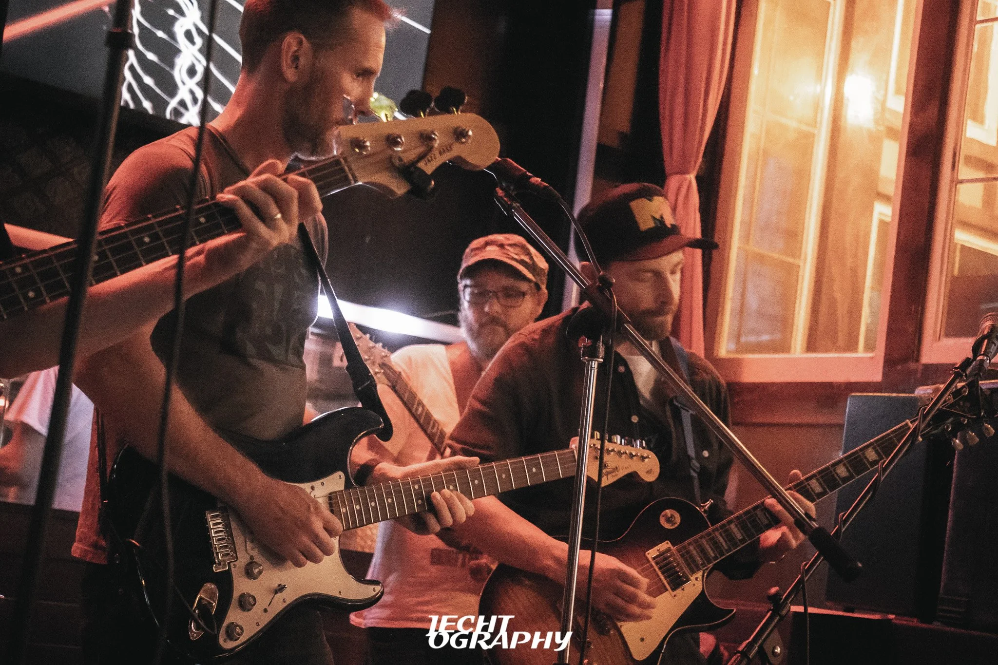 Electric Tapestry plays Eva Beva - SHE vs THE WORLD AMDAN Single ...