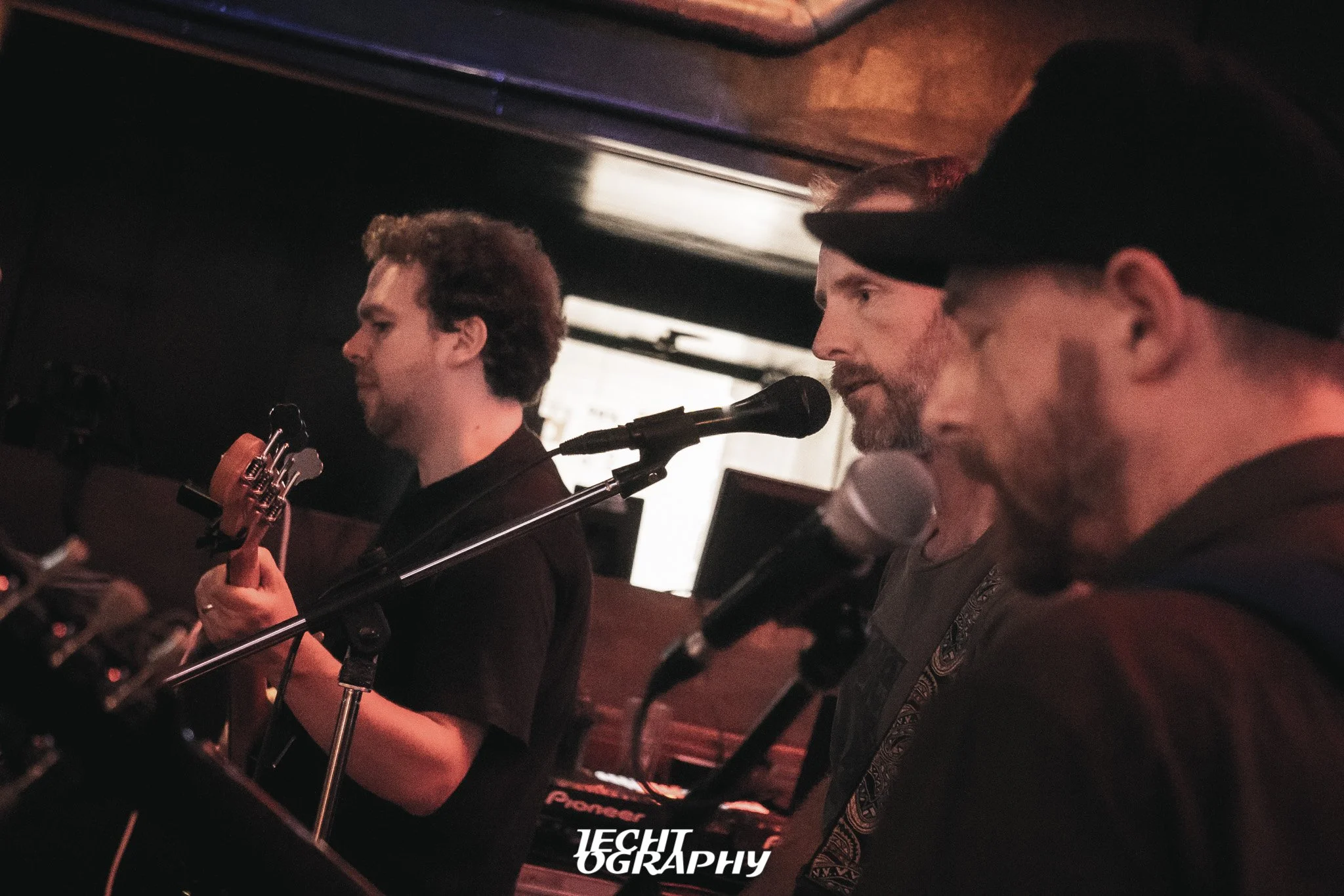 Electric Tapestry plays Eva Beva - SHE vs THE WORLD AMDAN Single ...