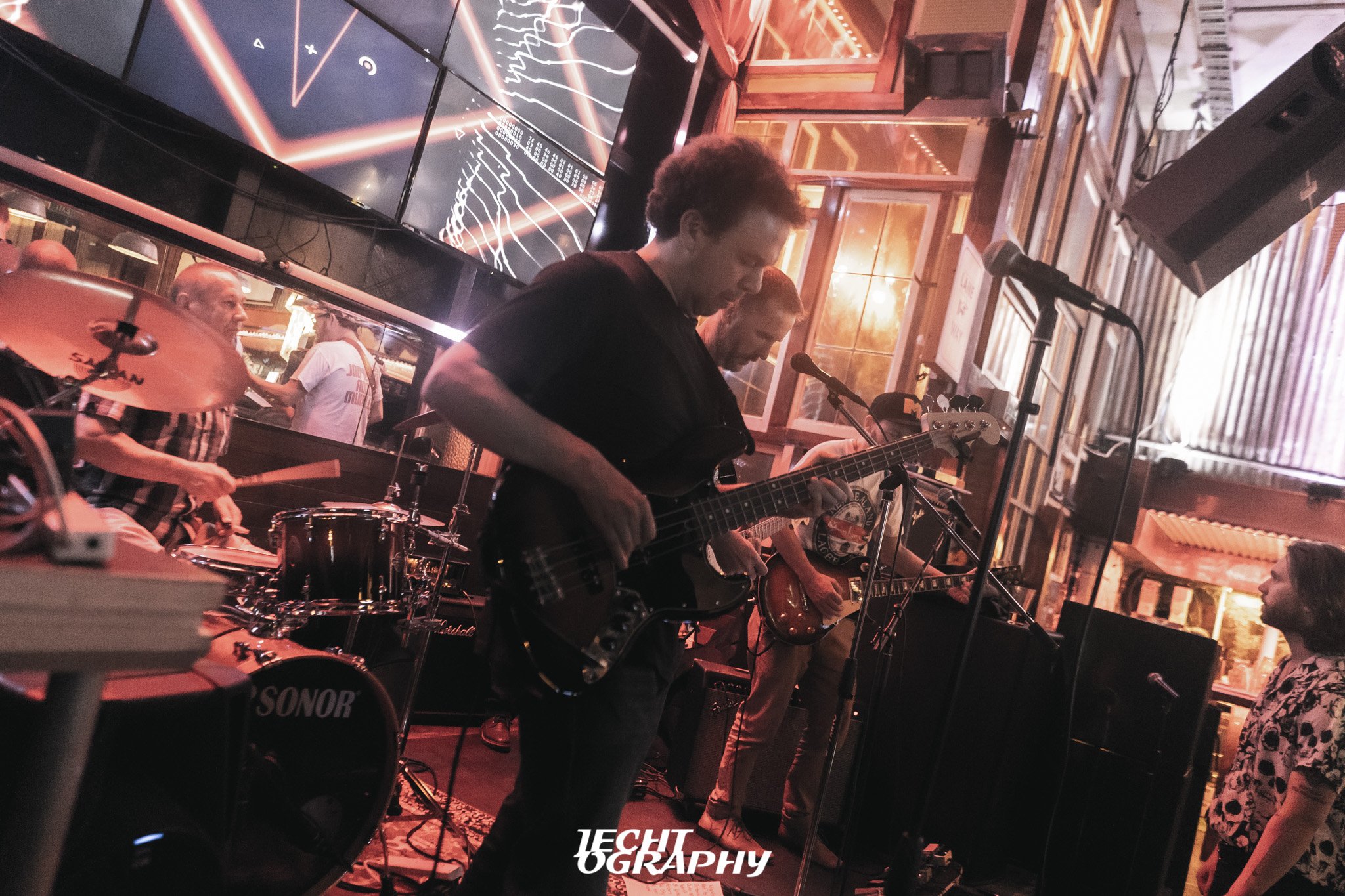 Electric Tapestry plays Eva Beva - SHE vs THE WORLD AMDAN Single ...