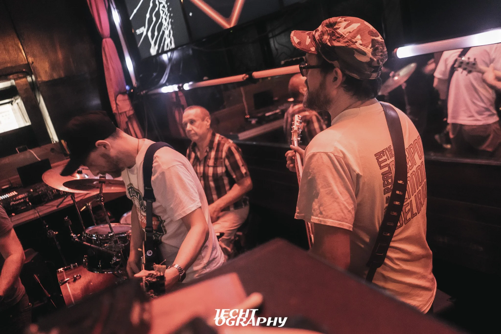 Electric Tapestry plays Eva Beva - SHE vs THE WORLD AMDAN Single ...