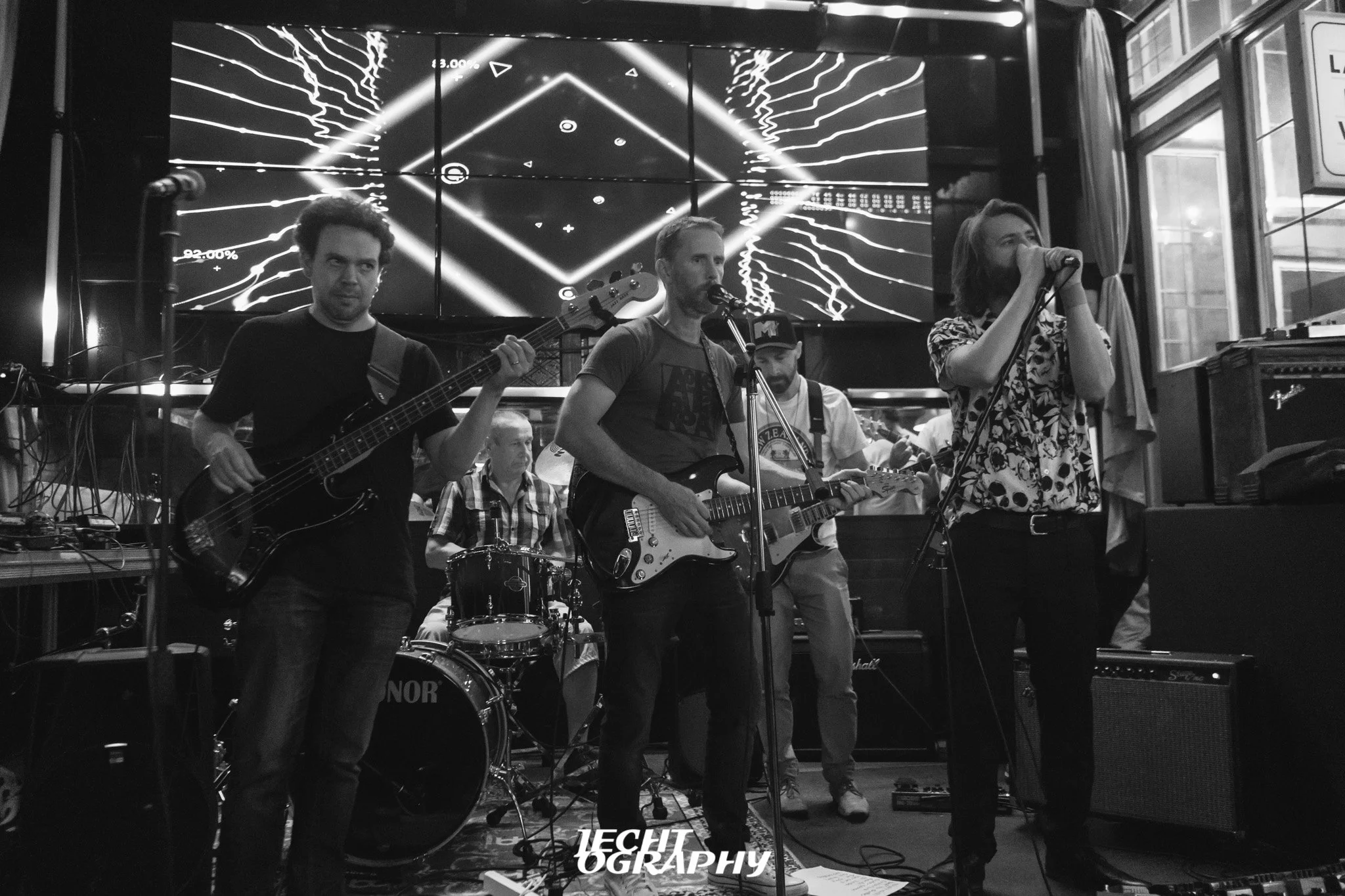 Electric Tapestry plays Eva Beva - SHE vs THE WORLD AMDAN Single ...