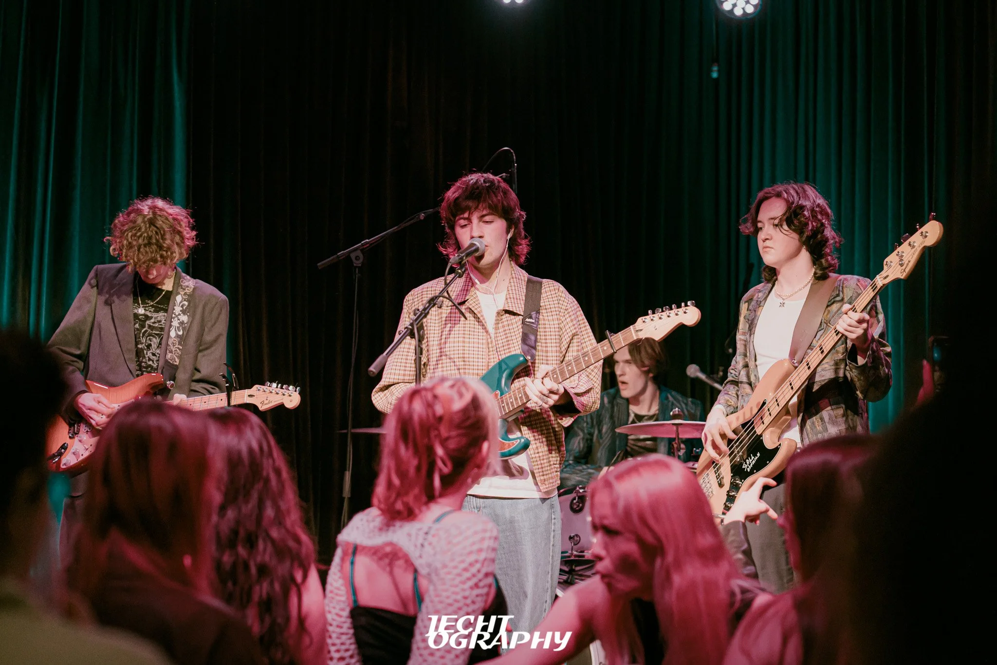 Borderline plays Big Fan - Skram Strawberry Dream Tour — Jechtography