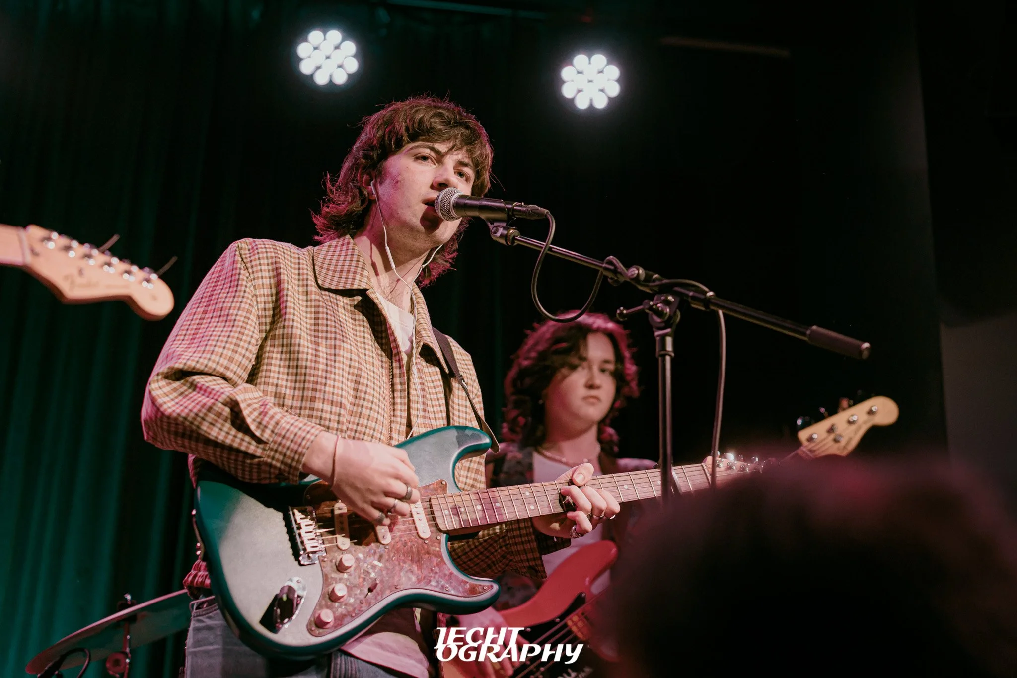 Borderline plays Big Fan - Skram Strawberry Dream Tour — Jechtography