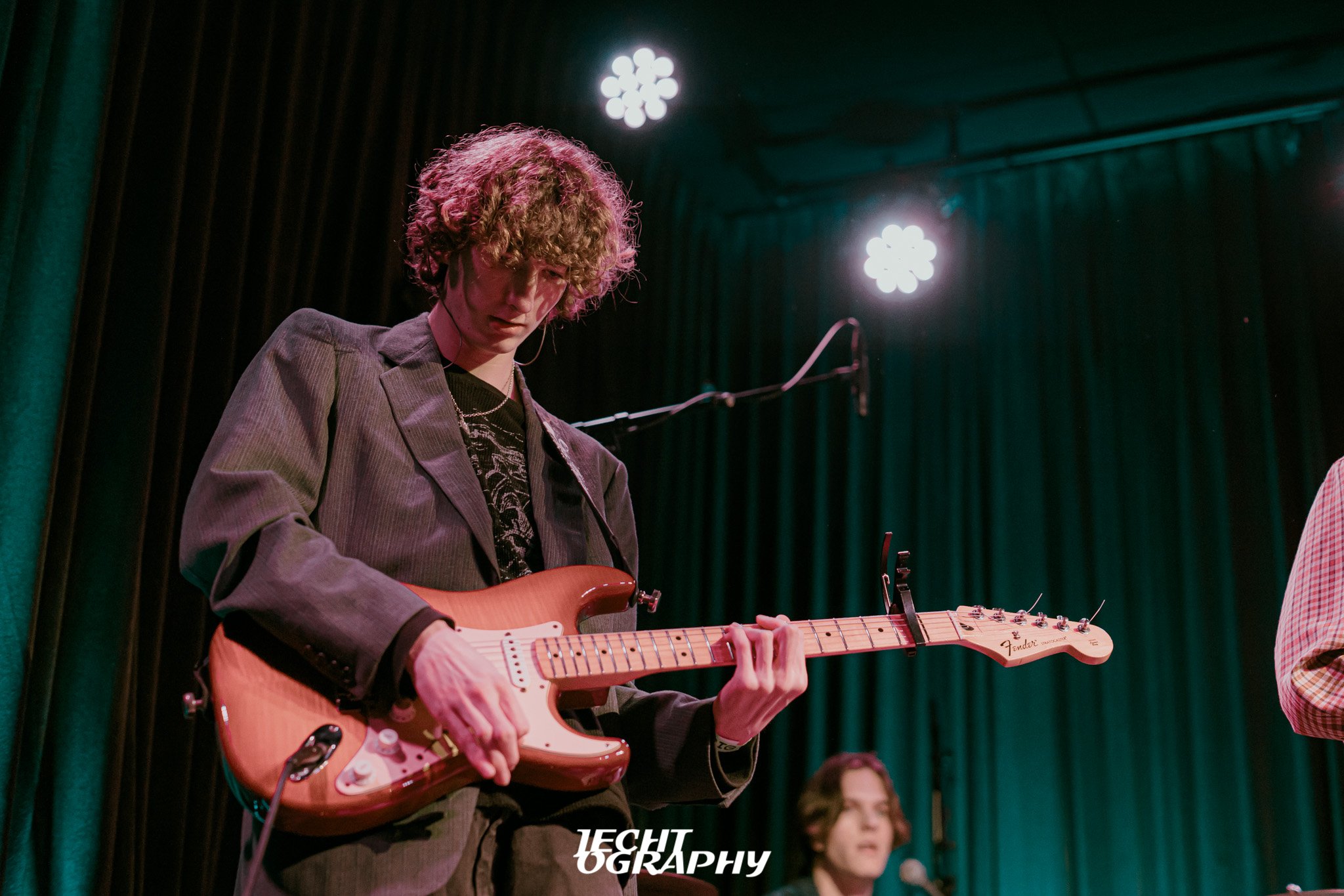 Borderline plays Big Fan - Skram Strawberry Dream Tour — Jechtography