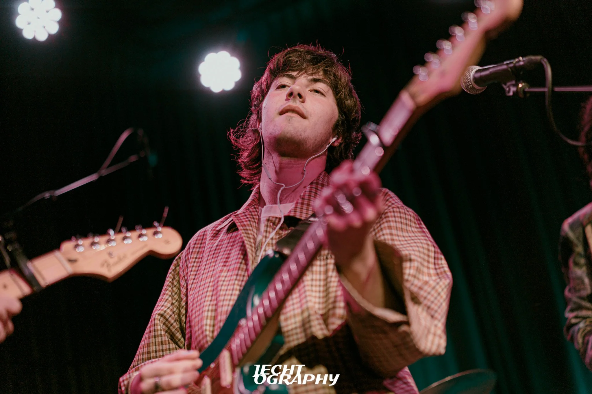 Borderline plays Big Fan - Skram Strawberry Dream Tour — Jechtography