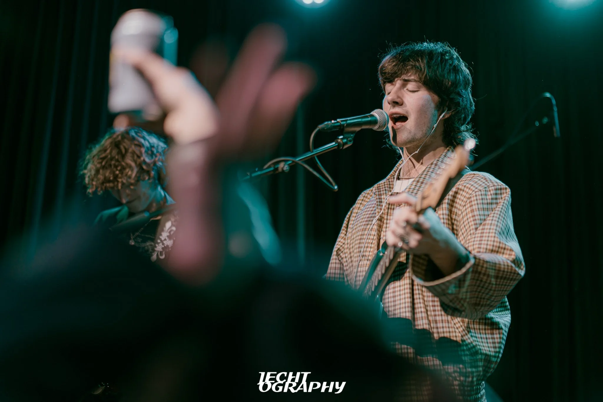 Borderline plays Big Fan - Skram Strawberry Dream Tour — Jechtography