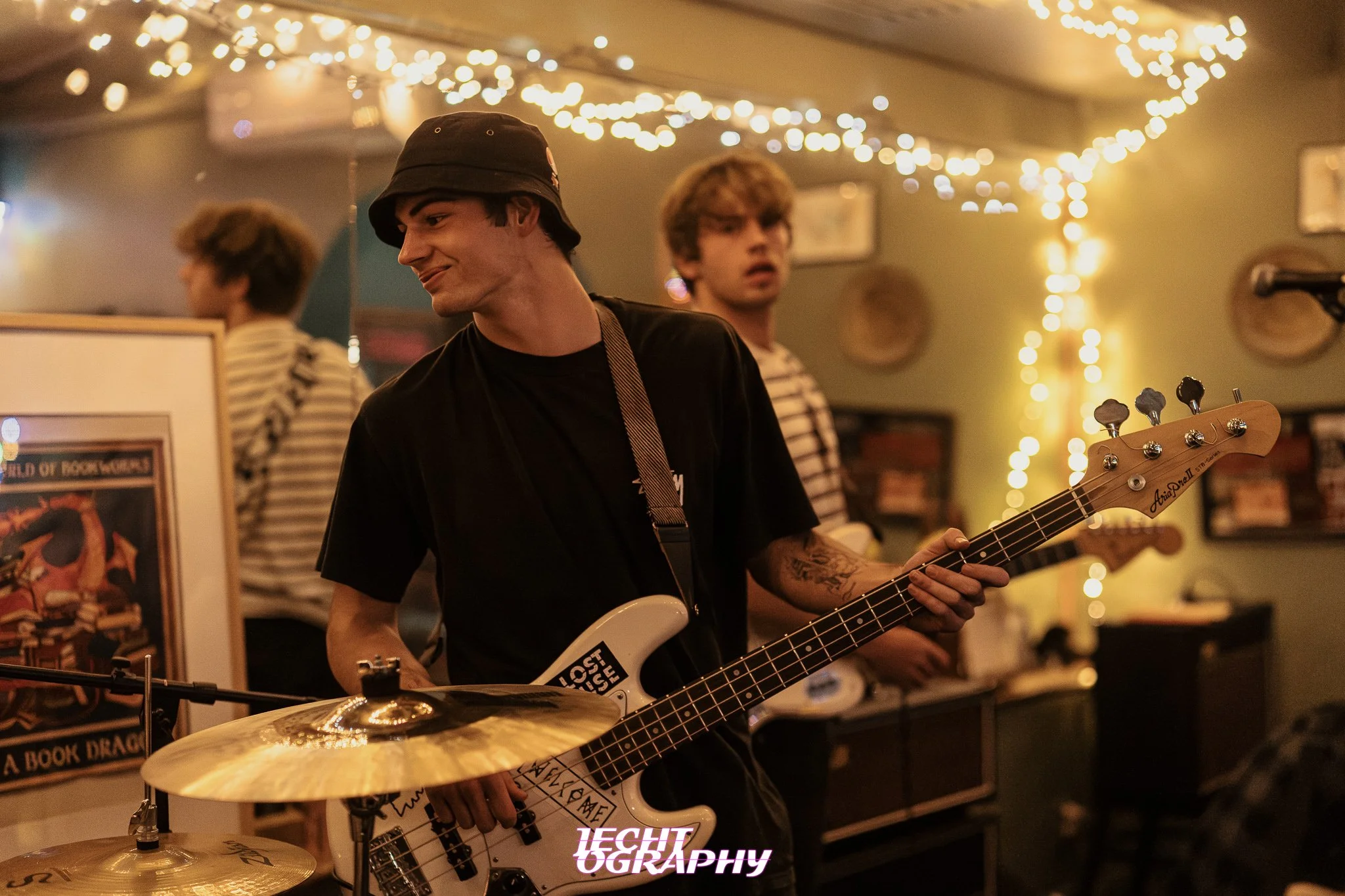 Slow Burn plays The Welsh Dragon - Voodoo Bloo and Slow Burn — Jechtography