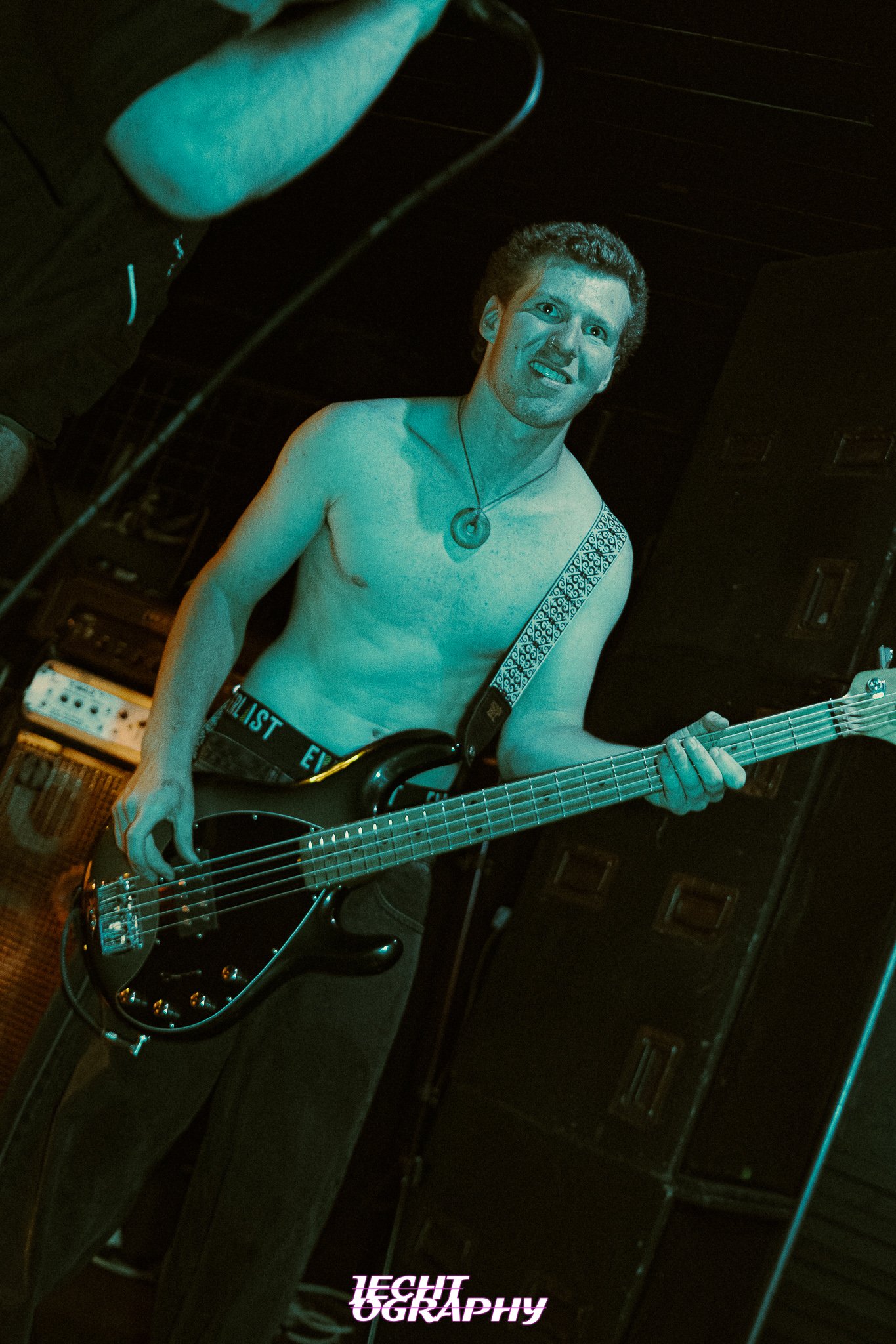 Powder Chutes plays Underworld Tavern - Powder Chutes + Haast Hunter ...