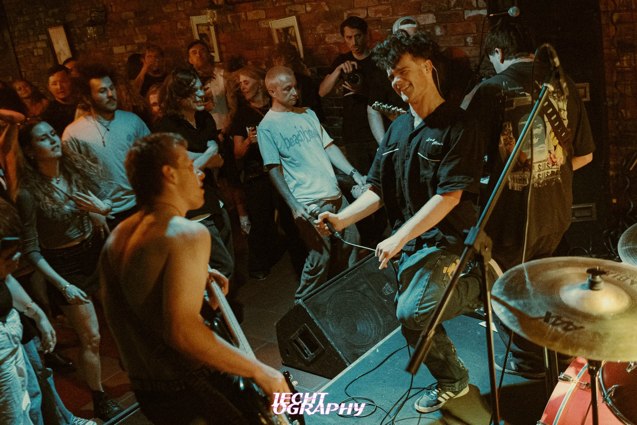 Powder Chutes plays Underworld Tavern - Powder Chutes + Haast Hunter ...