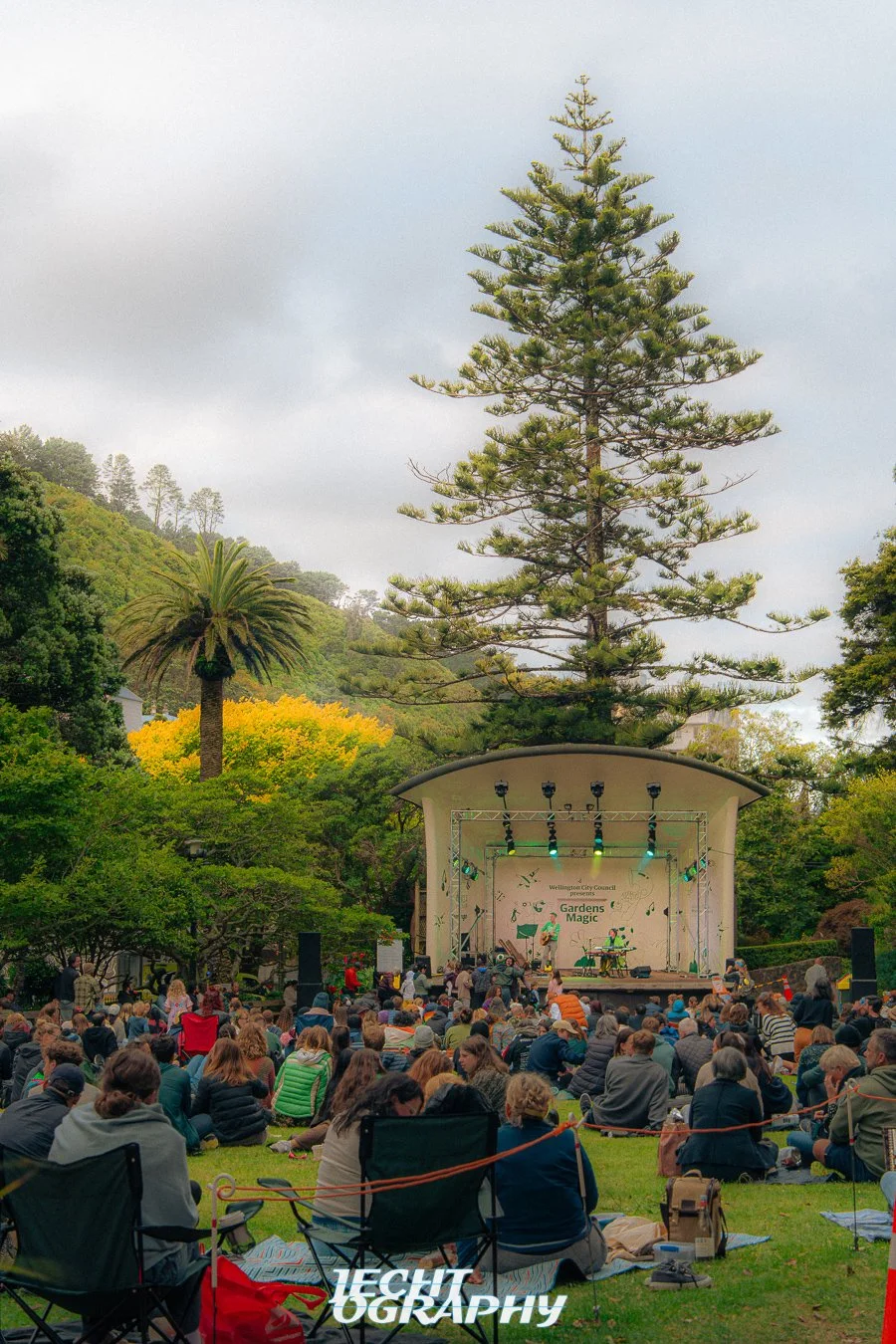 Shan plays Botanic Garden - Gardens Magic 2025 — Jechtography
