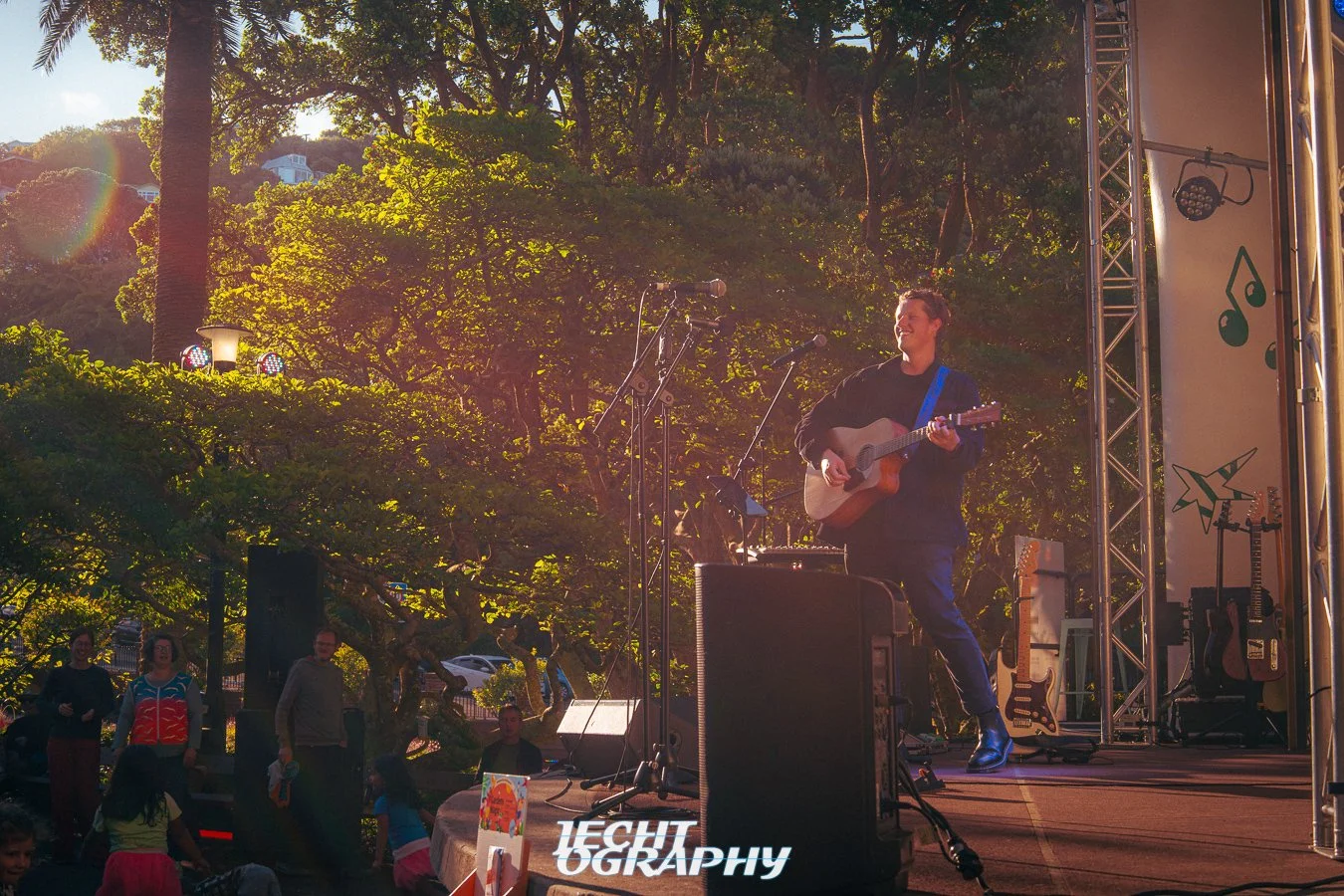 Andy Gartrell plays Botanic Garden - Gardens Magic 2025 — Jechtography