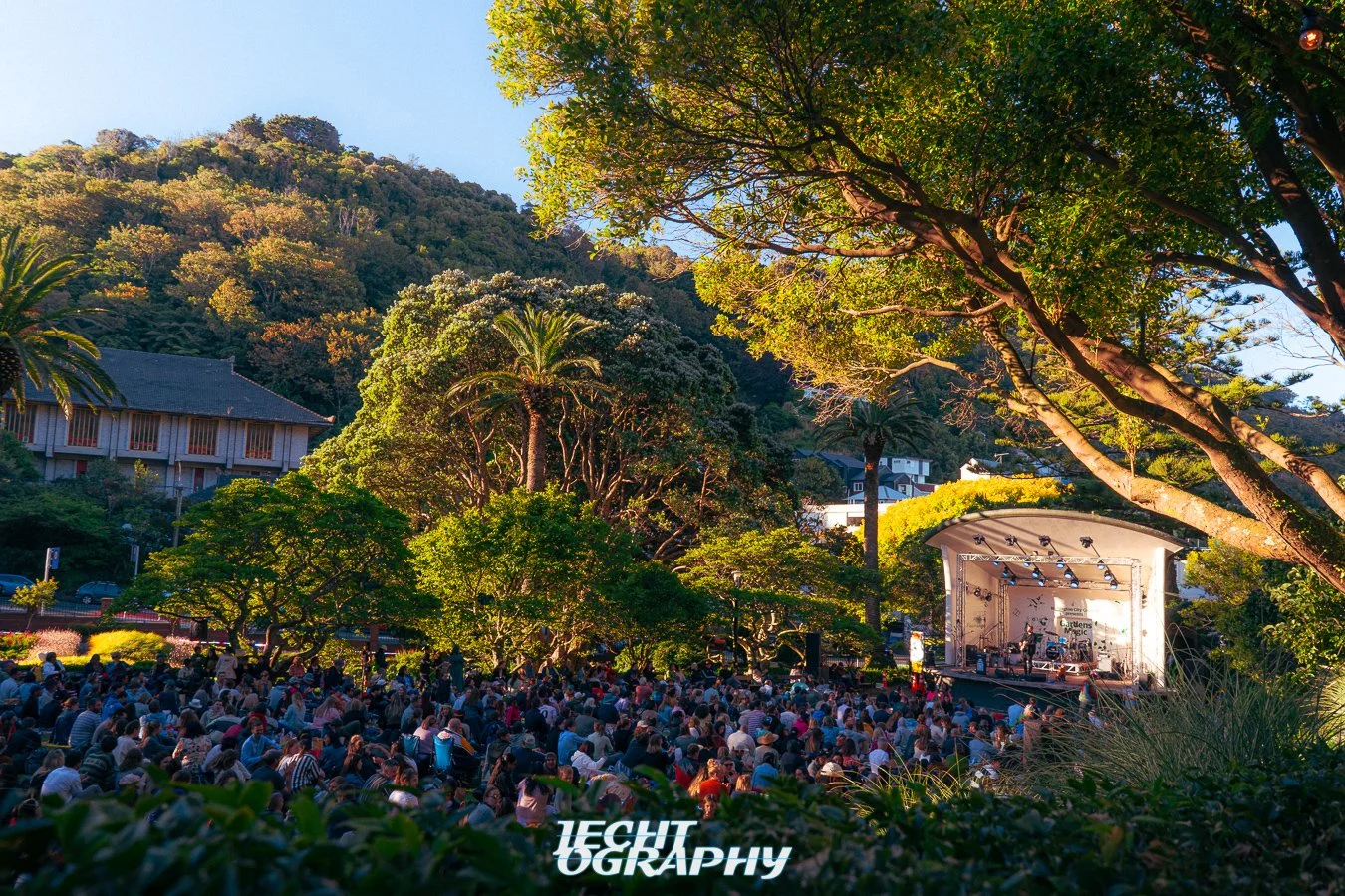 Andy Gartrell plays Botanic Garden - Gardens Magic 2025 — Jechtography