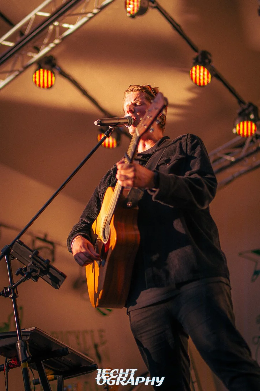 Andy Gartrell plays Botanic Garden - Gardens Magic 2025 — Jechtography