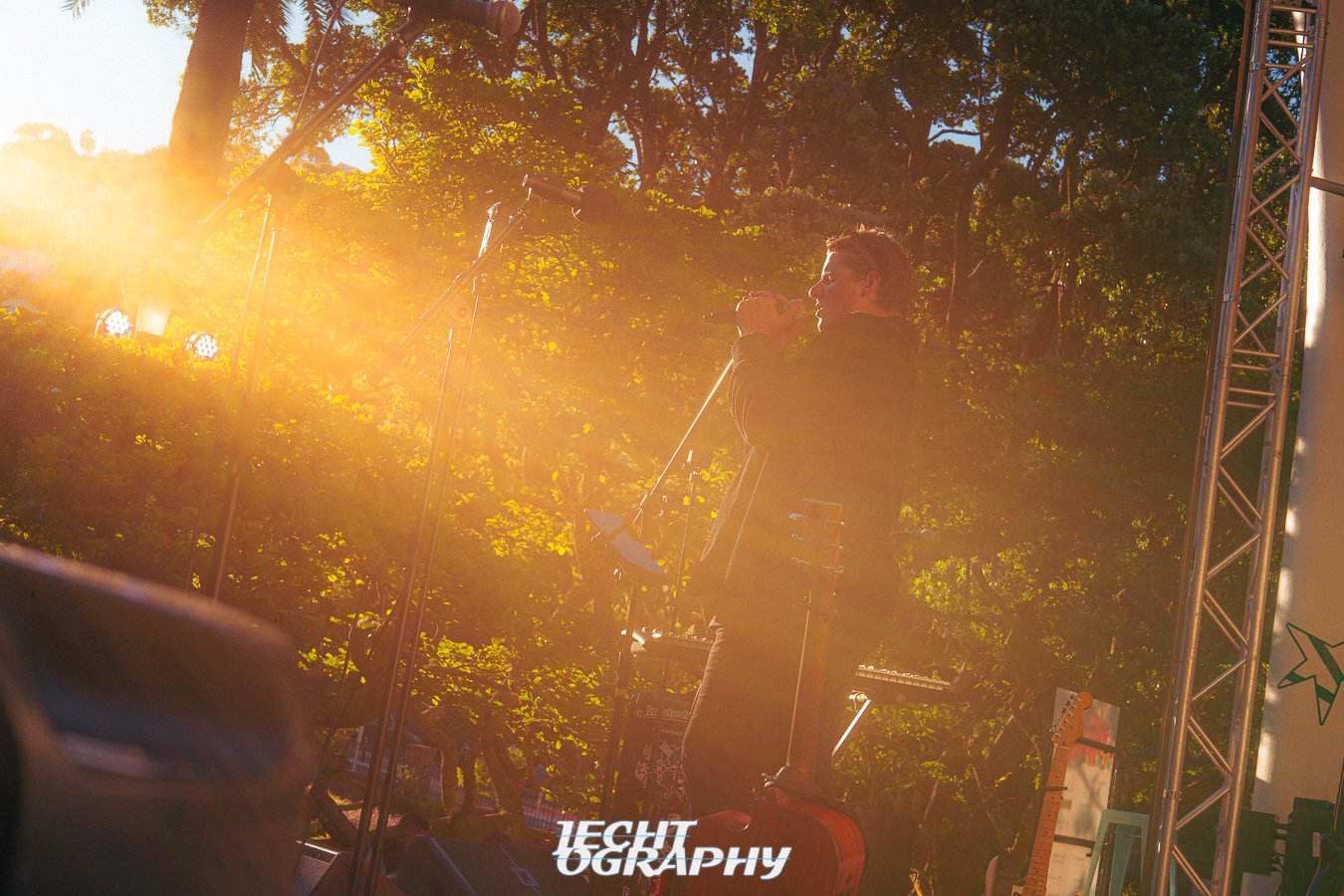 Andy Gartrell plays Botanic Garden - Gardens Magic 2025 — Jechtography