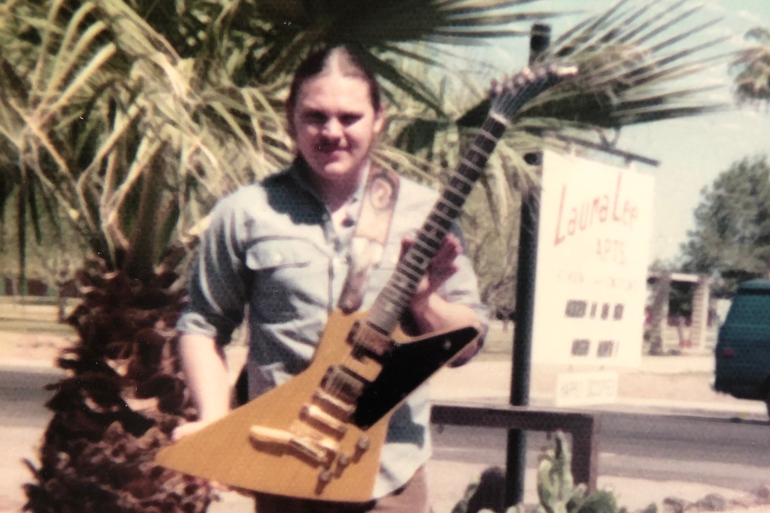 About — Bizarre Guitar