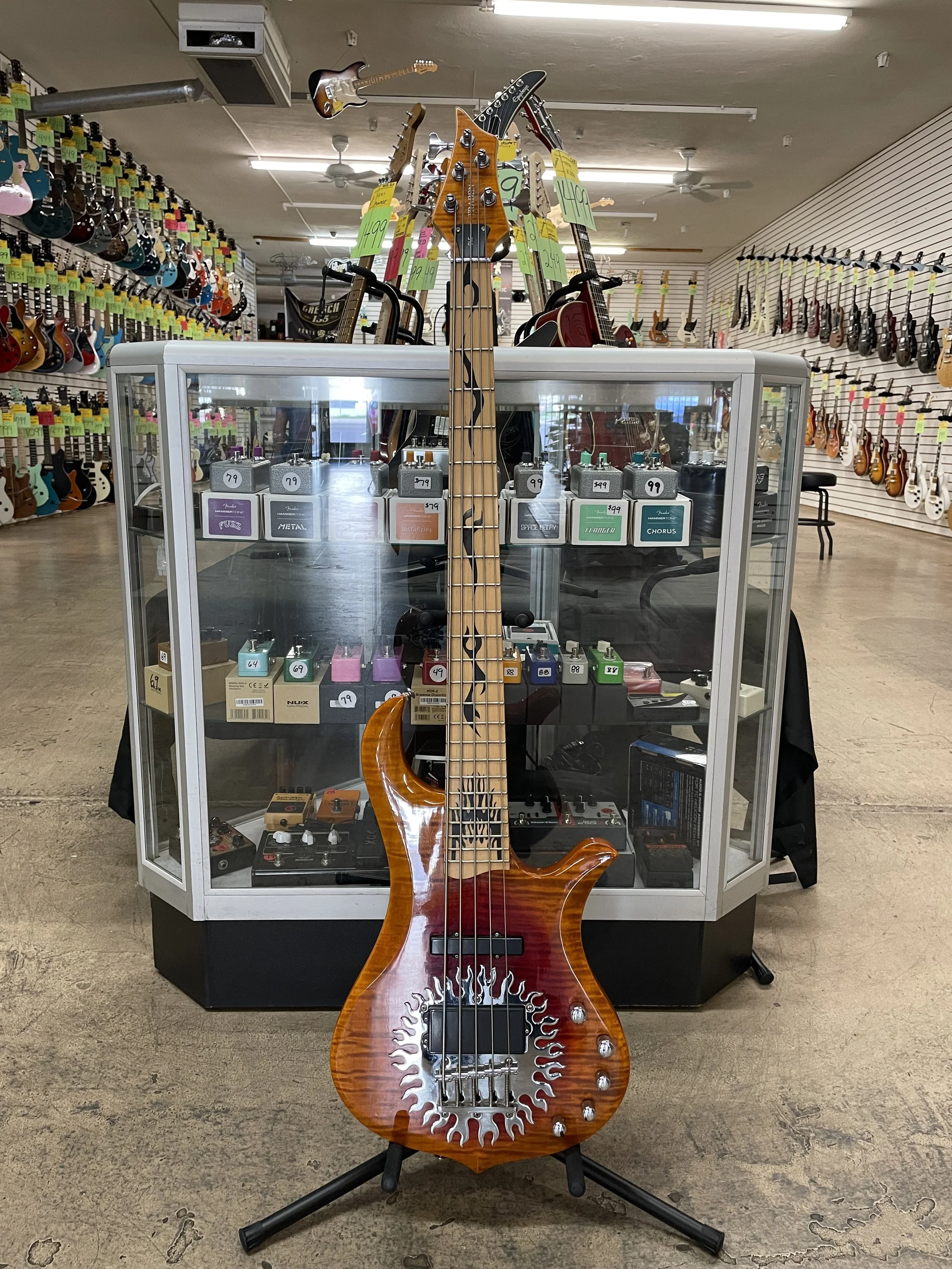 More Basses — Bizarre Guitar