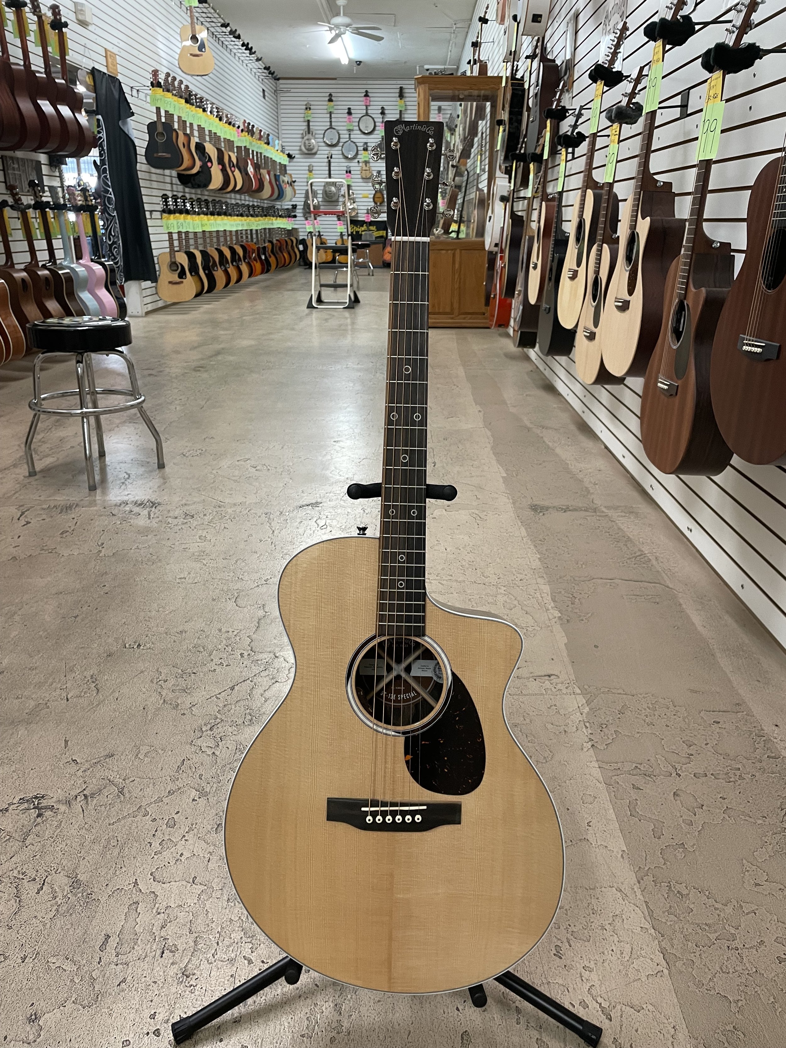 New Arrivals — Bizarre Guitar