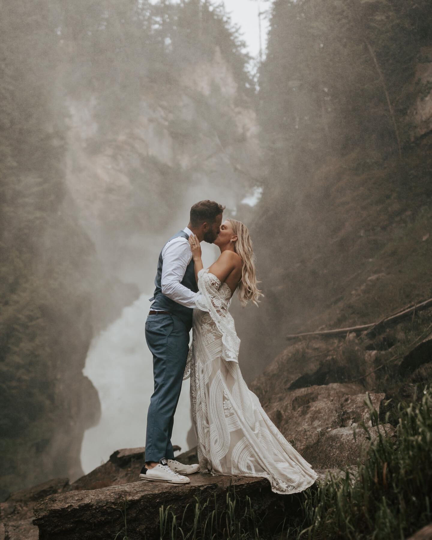 Alyssa Wright | Calgary Wedding Photographer