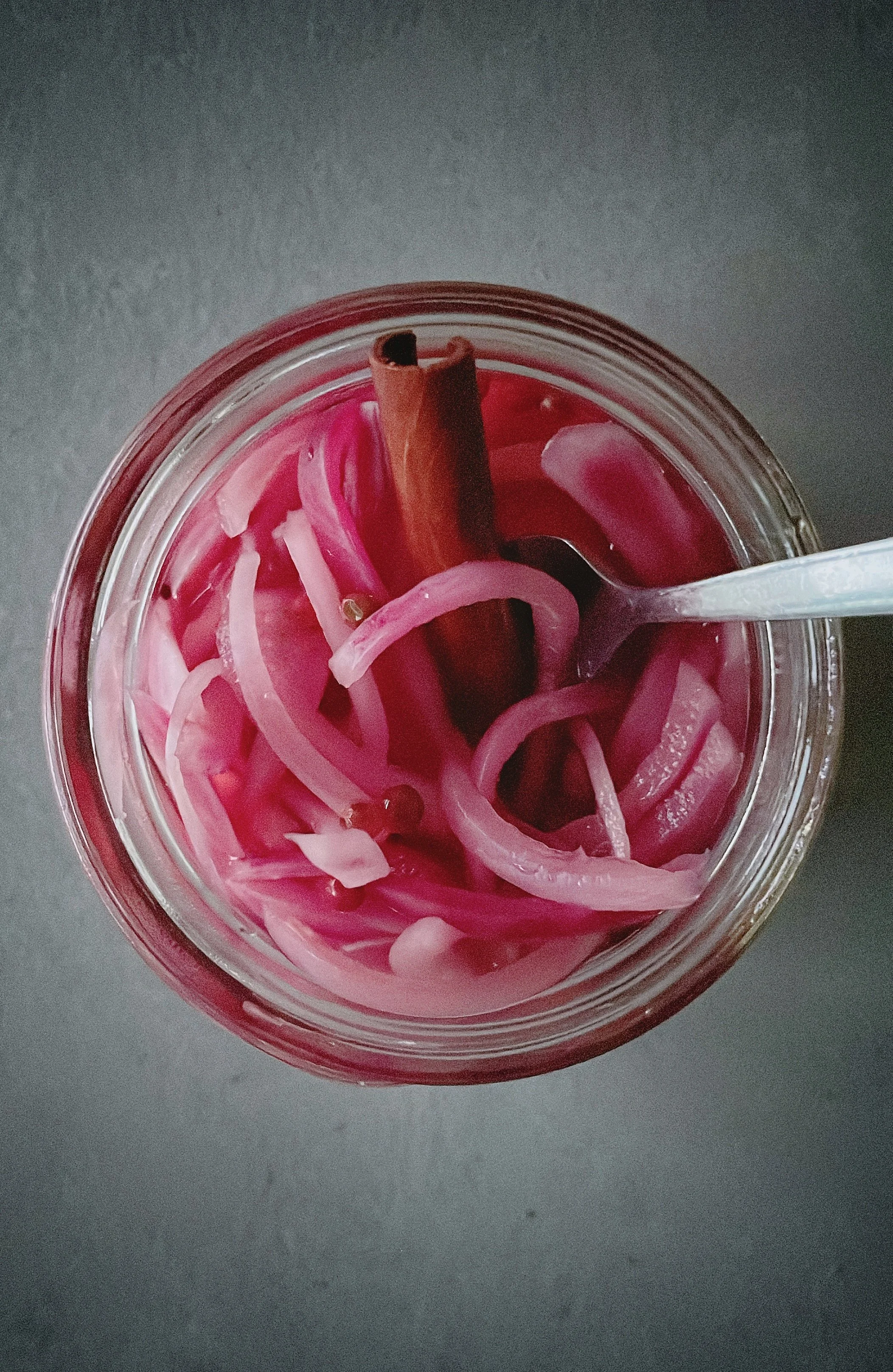 Oignons rouges marinés — Vert Couleur Persil