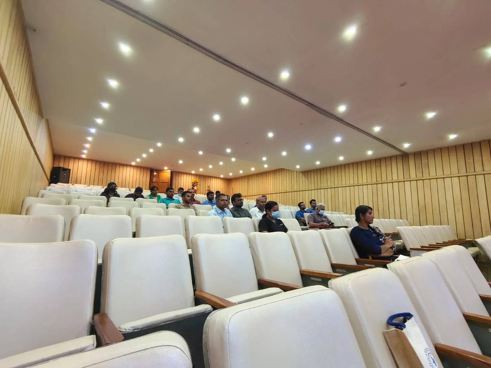 Seminar on X-Ray Diffraction (XRD) and Its Applications in Material ...