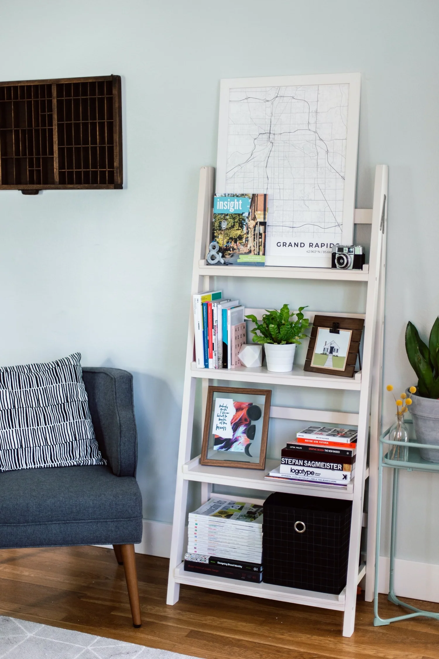 Shelves: How to Fill Empty Space without Looking Cluttered — VNTG Place