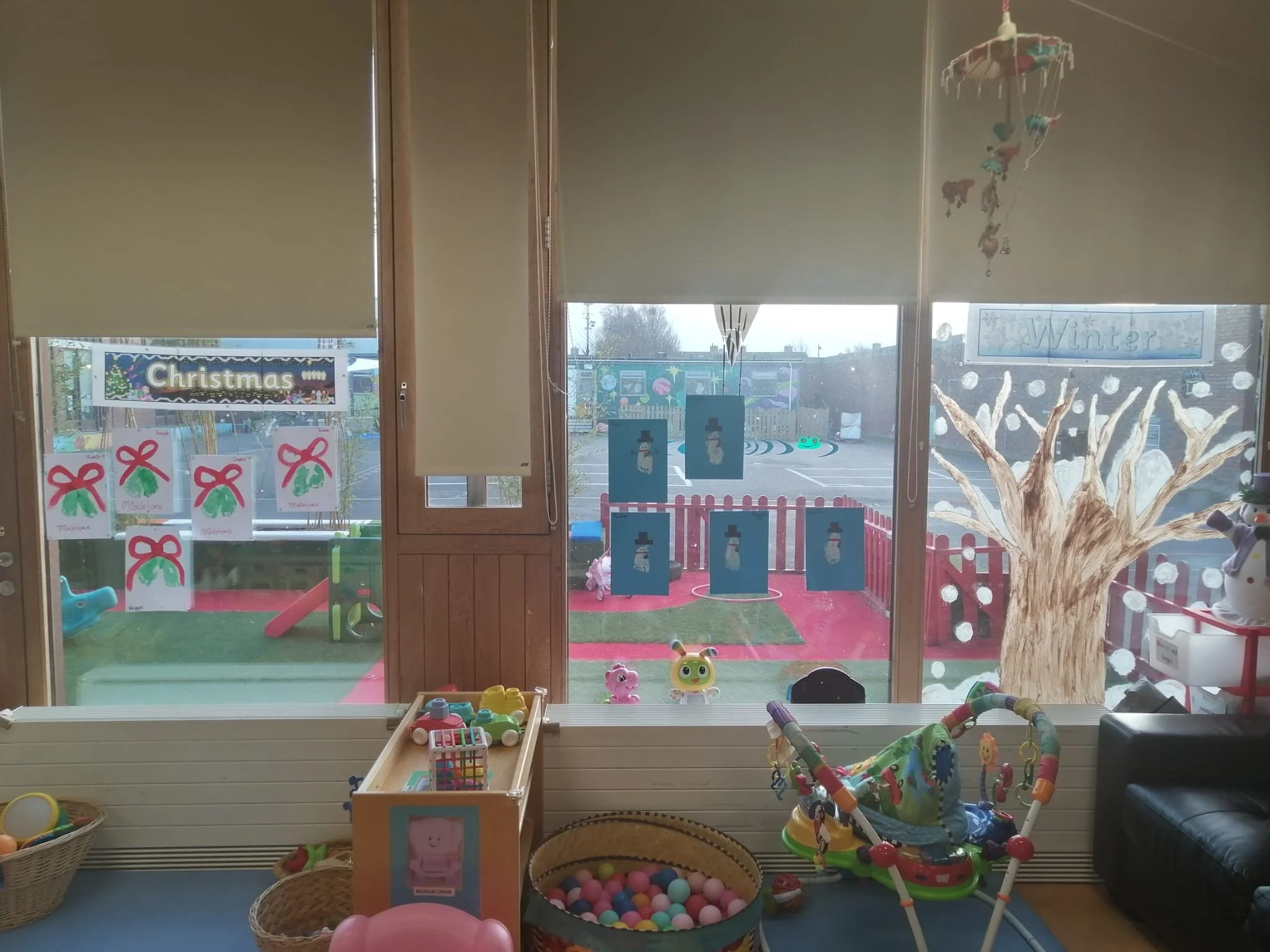 Dec 21 Early Years Windows — St. Ultans School