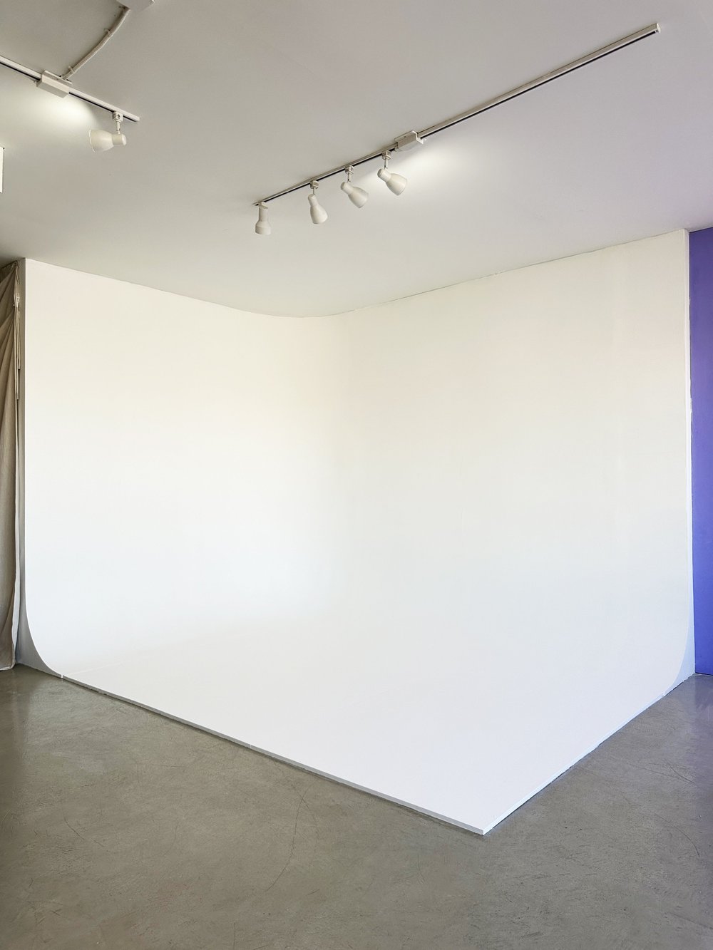 YELLOW the Photo Studio