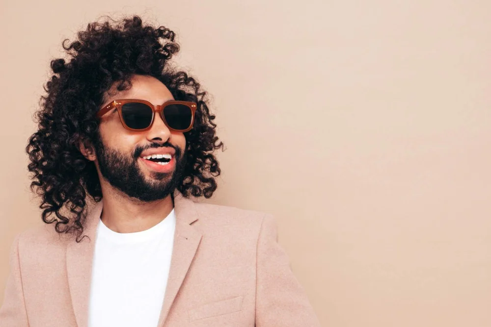Coupe curly homme : quelle coiffure avec des cheveux bouclés