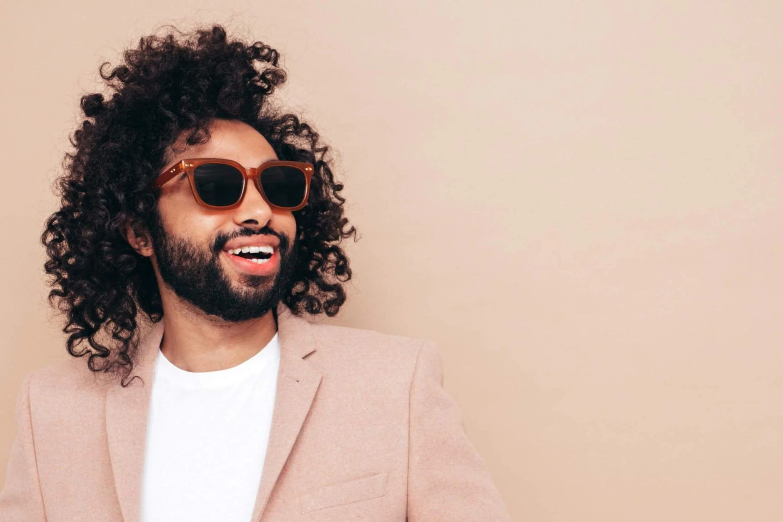 Coupe curly homme : quelle coiffure avec des cheveux bouclés