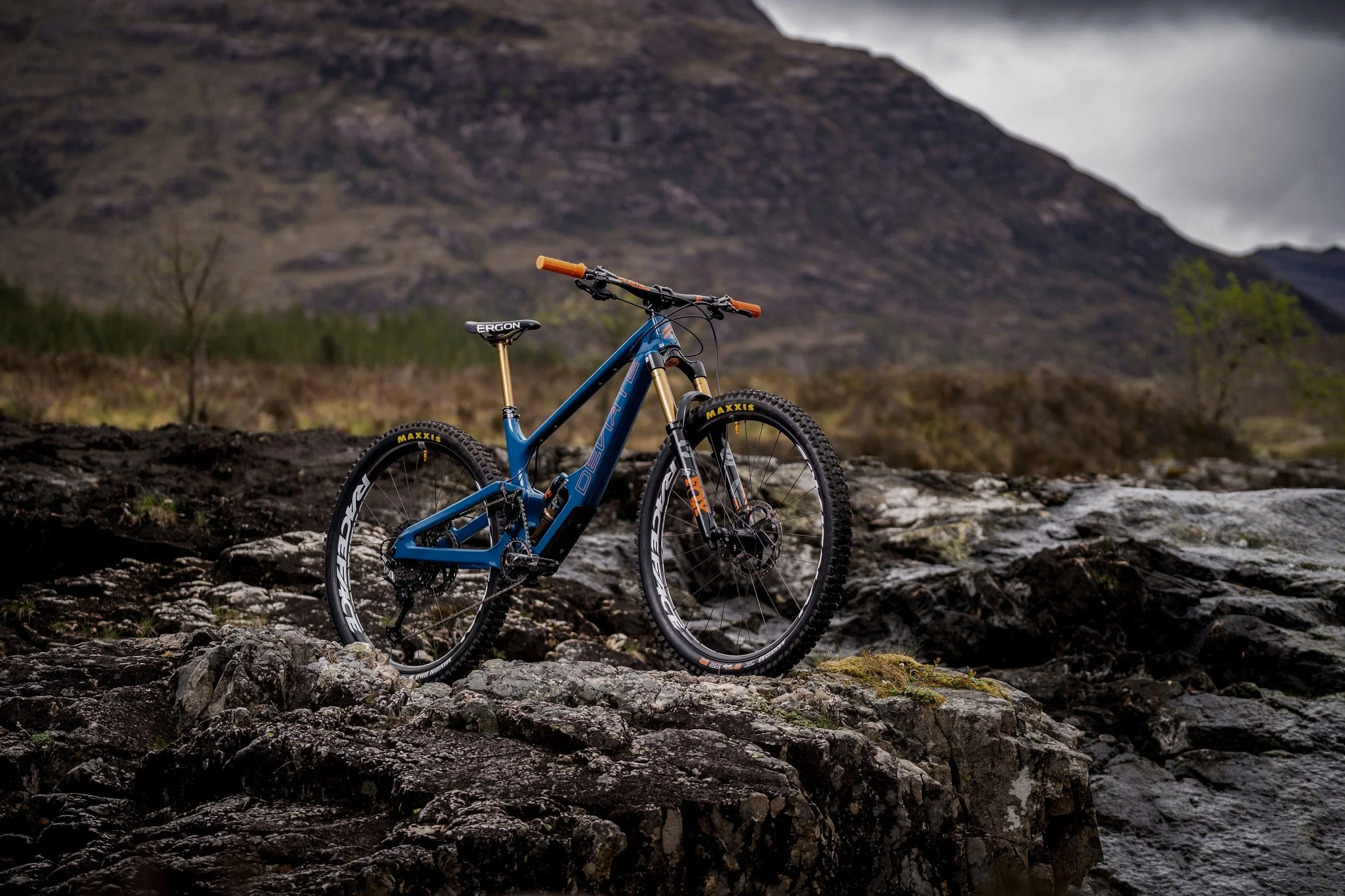 High Pivot MTB | Advantages & Explanation | Deviate Cycles — Deviate ...