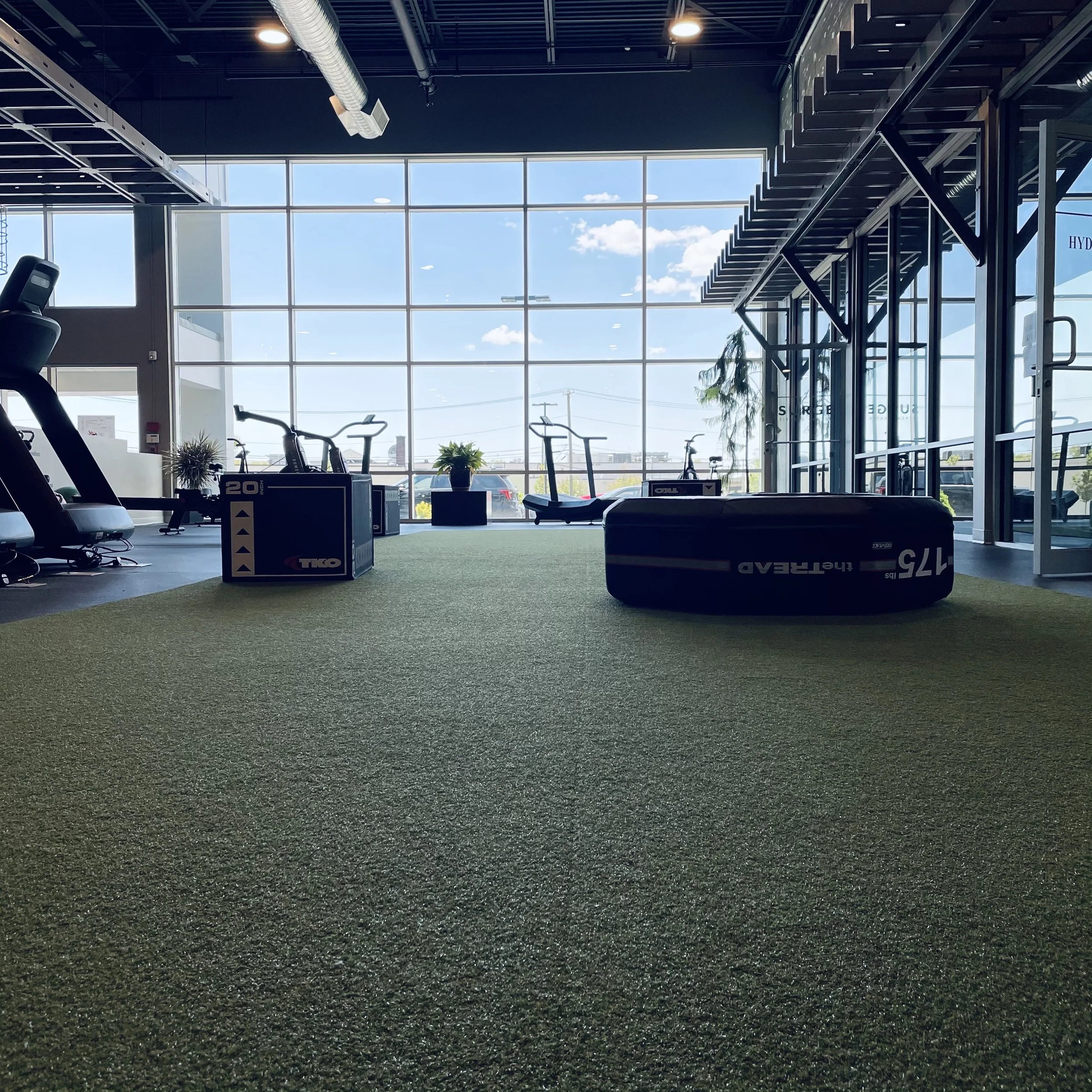 Amenities — Surge Fitness Center