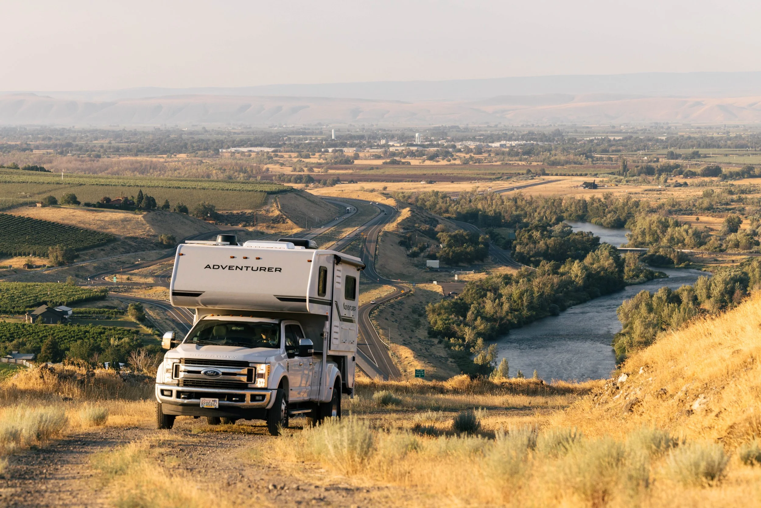Adventurer l Truck Campers