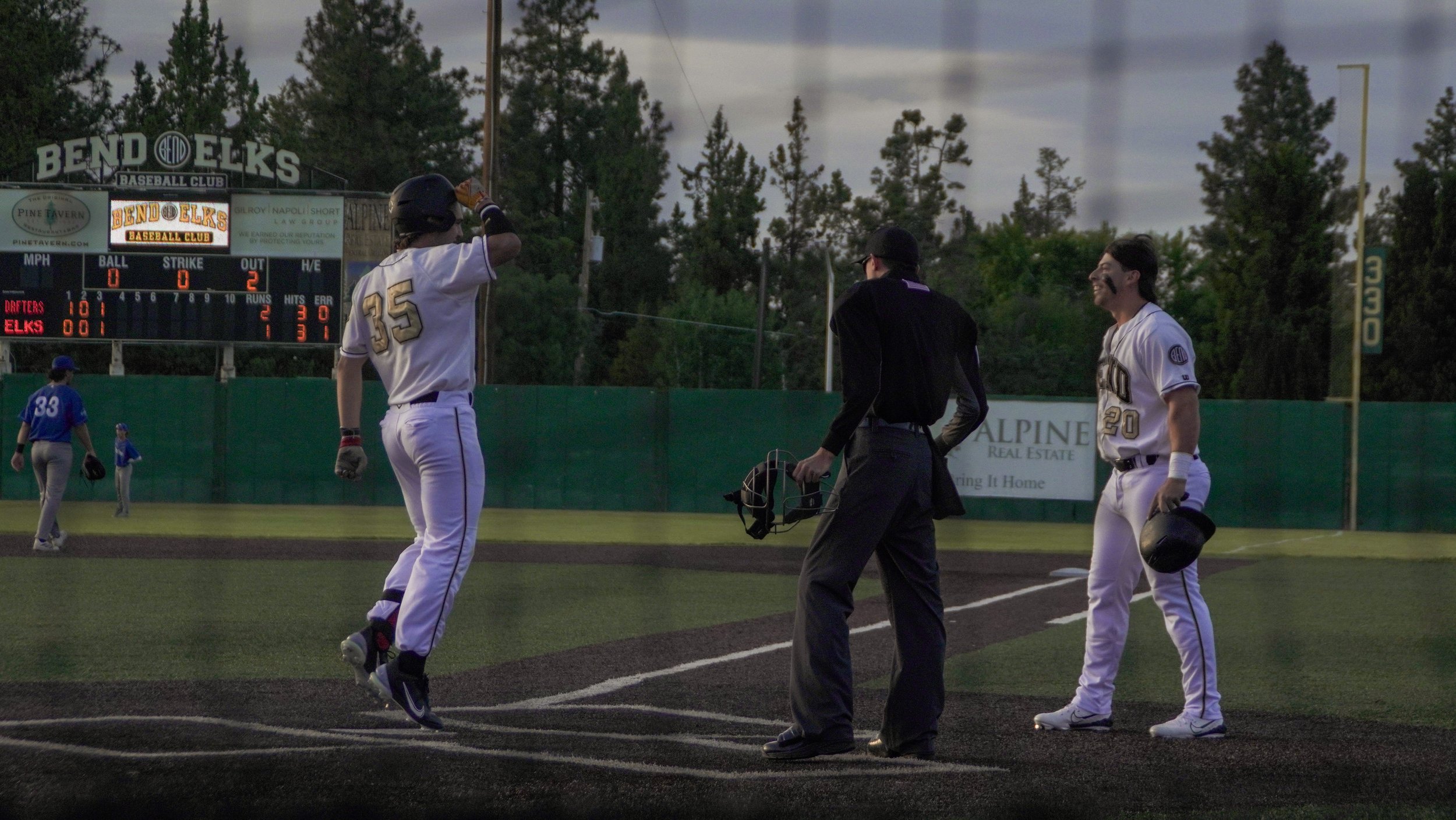 Elks sweep Drifters away — Bend Elks Baseball Club
