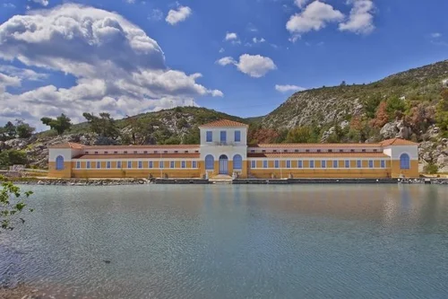 Τα 8 καλύτερα ιαματικά λουτρά της Ελλάδας θεραπεύουν ψυχή και σώμα ...