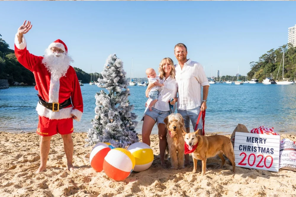 2025 Christmas Photos - Santa On The Beach Pics
