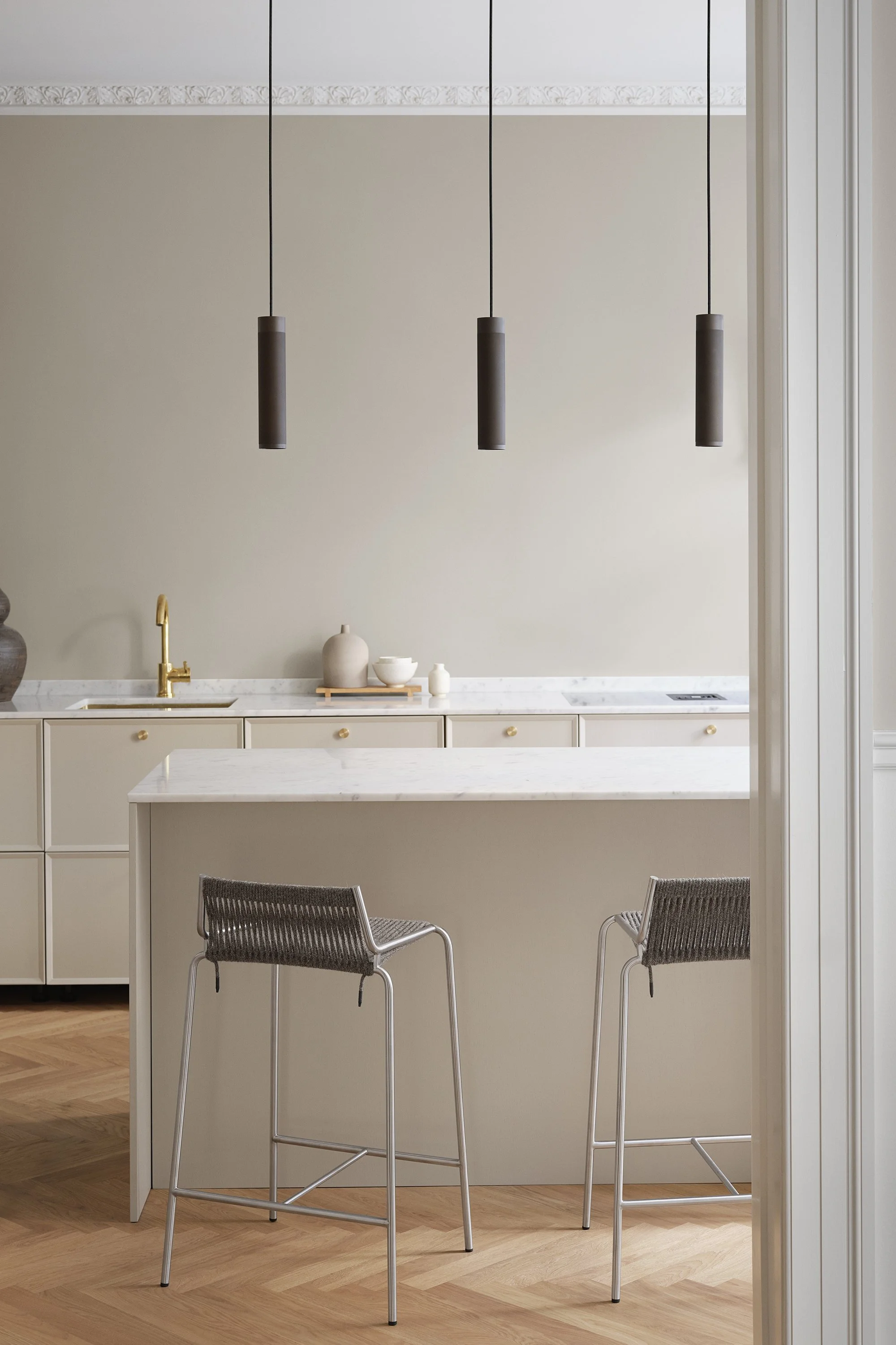 Noel Counter Chair - Stainless steel frame w. black linen flag halyard ...