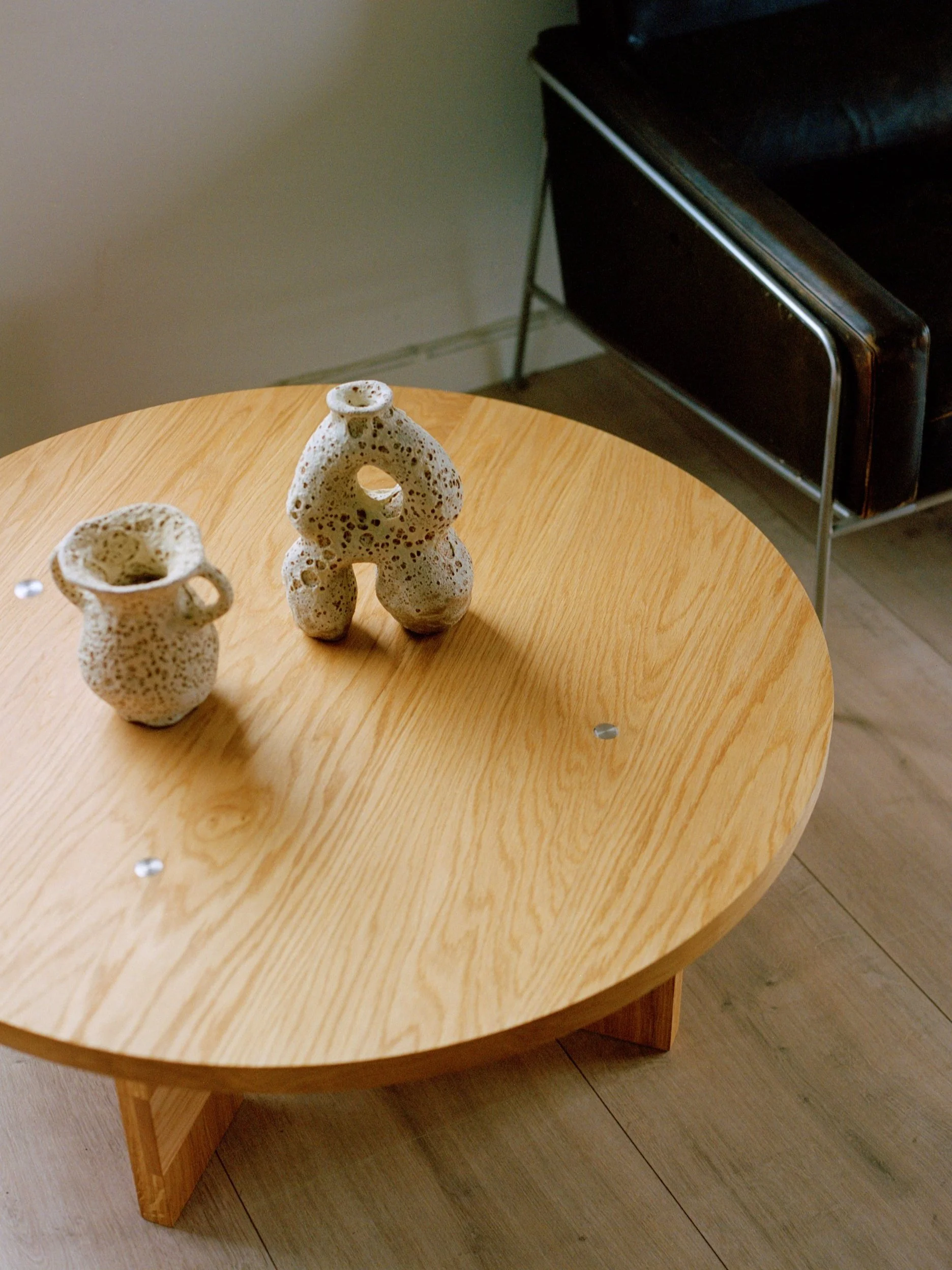 Mio Coffee Table - Solid Oak Ø90 Round — Thorup Copenhagen