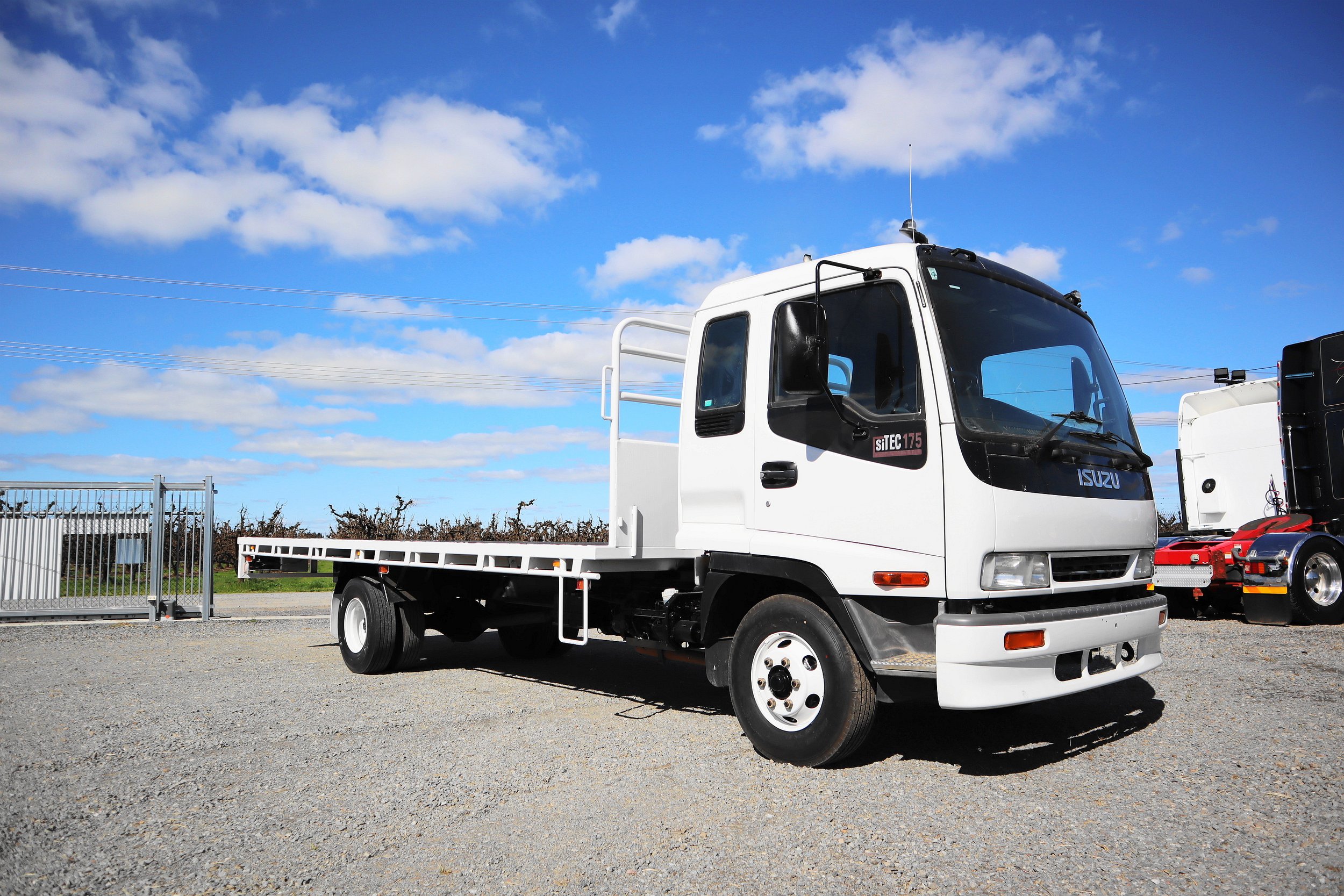 Used trucks, tractors, excavators and truck trailers — Complete trucks ...