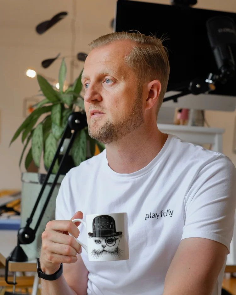 The Power of Hand Gestures - Learn to master when speaking in public ...