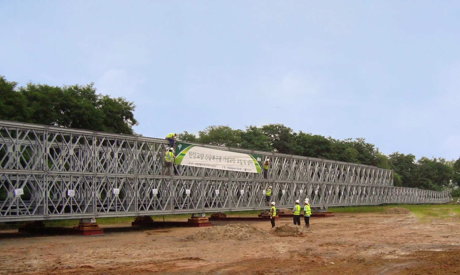 Emergency panel bridge for Seoul — Waagner Biro Bridge Systems