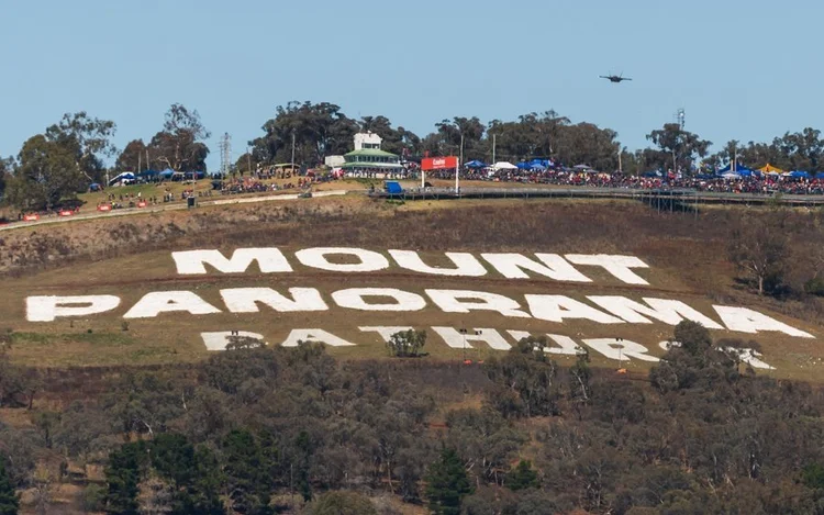 Home to the legendary Bathurst 1000 race, the Mount Panorama circuit in ...
