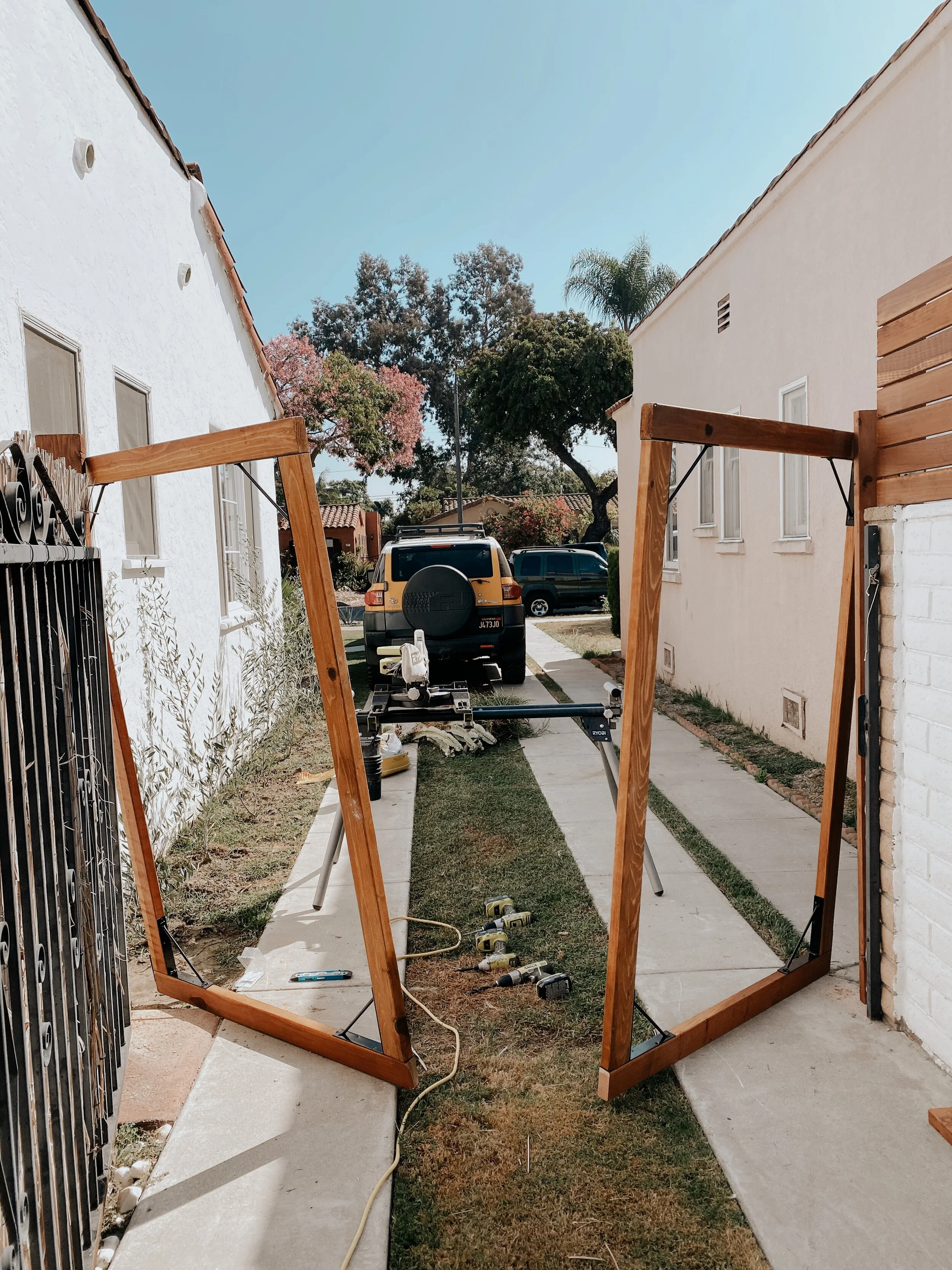 DIY: How To Build a Modern Wood Gate — Blanco Bungalow